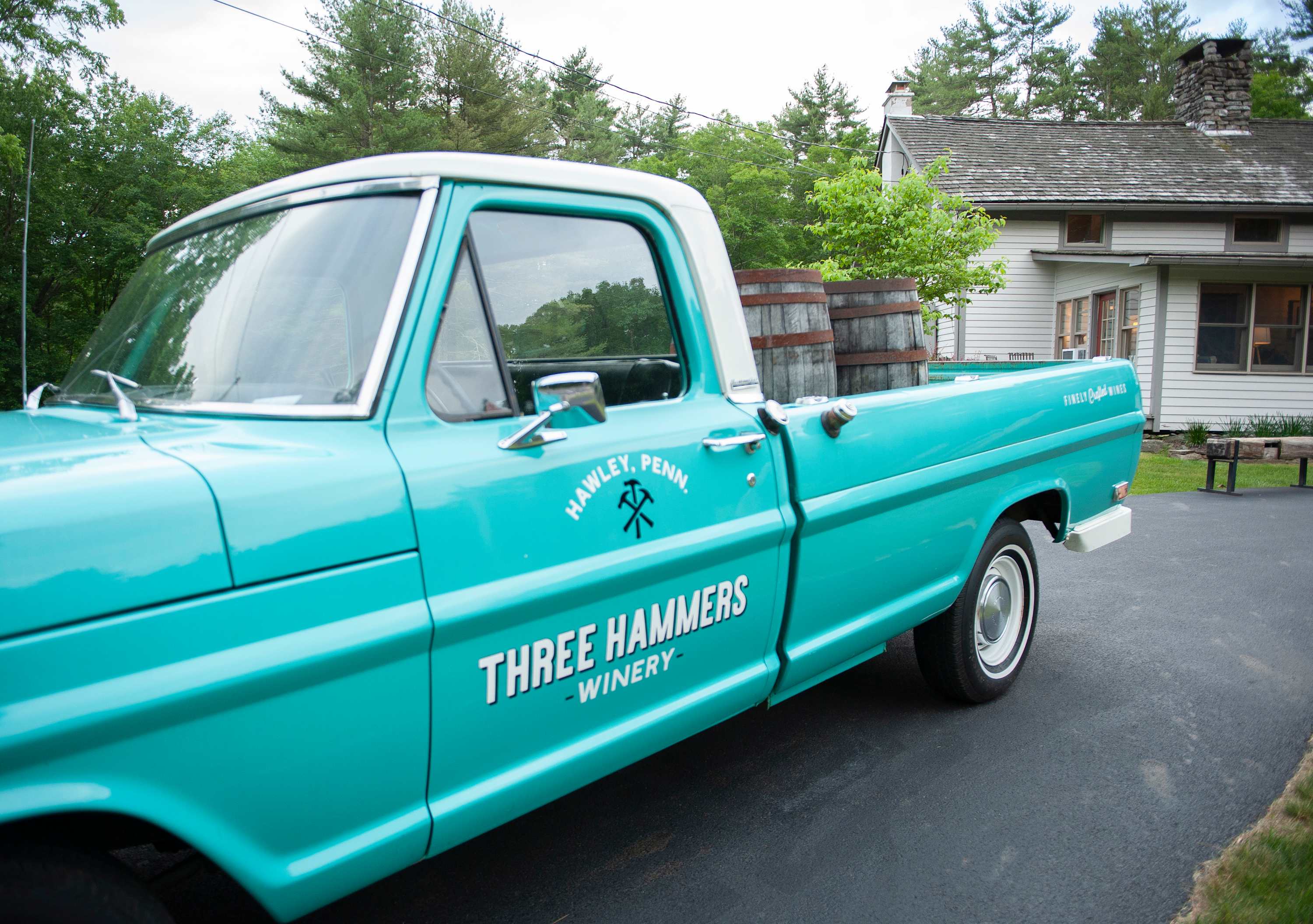 Vintage farmhouse with modern, high-end finishes | Hawley | Select Rentals