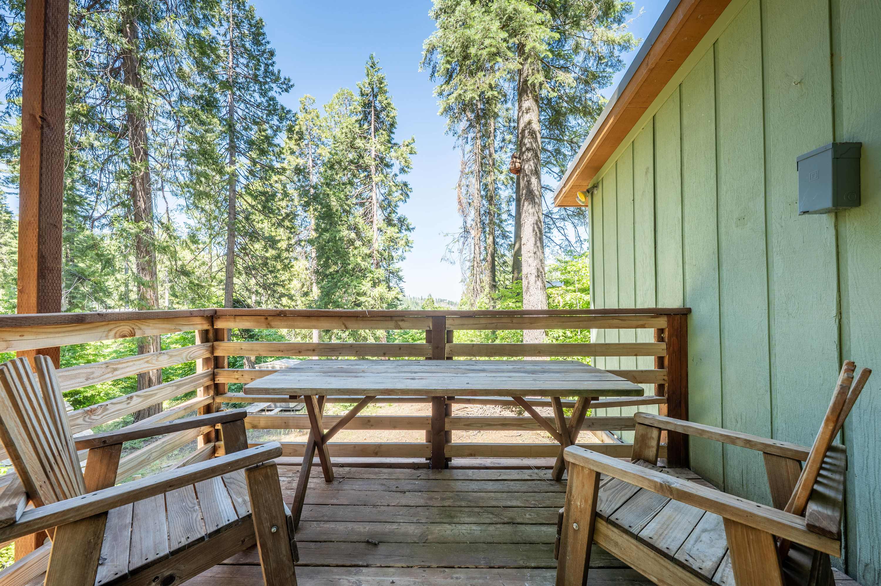 Cub's cabin Family house inside the gates of Yosemite Park ...