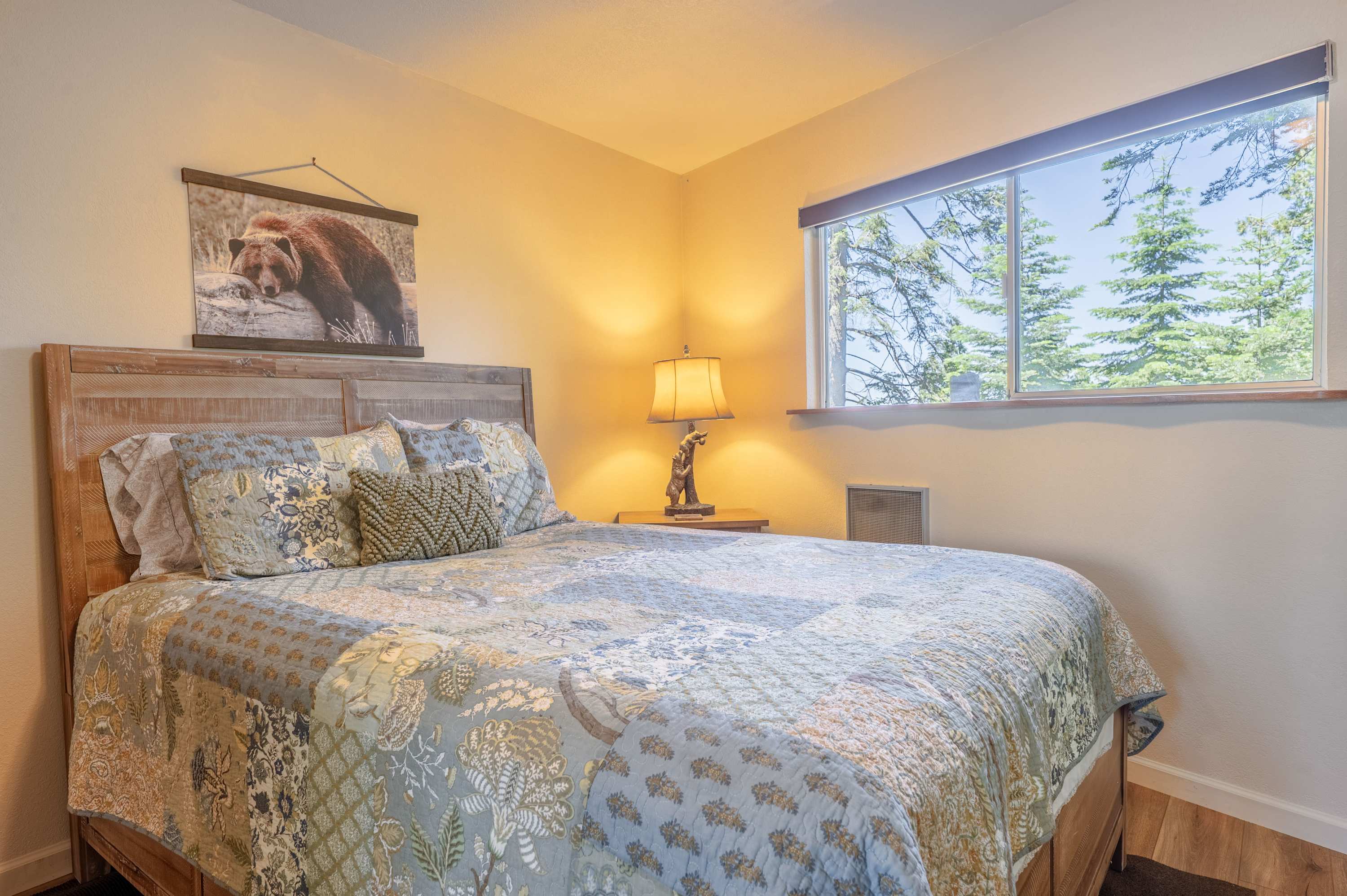 Cub's cabin Family house inside the gates of Yosemite Park ...