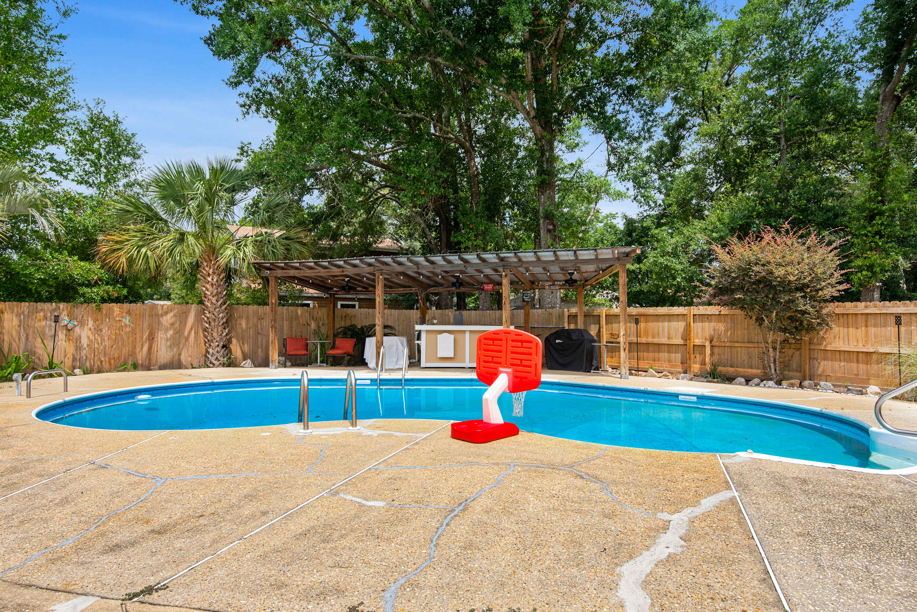 Charming House With Private Pool - Relaxing Family Getaway - Pensacola, FL