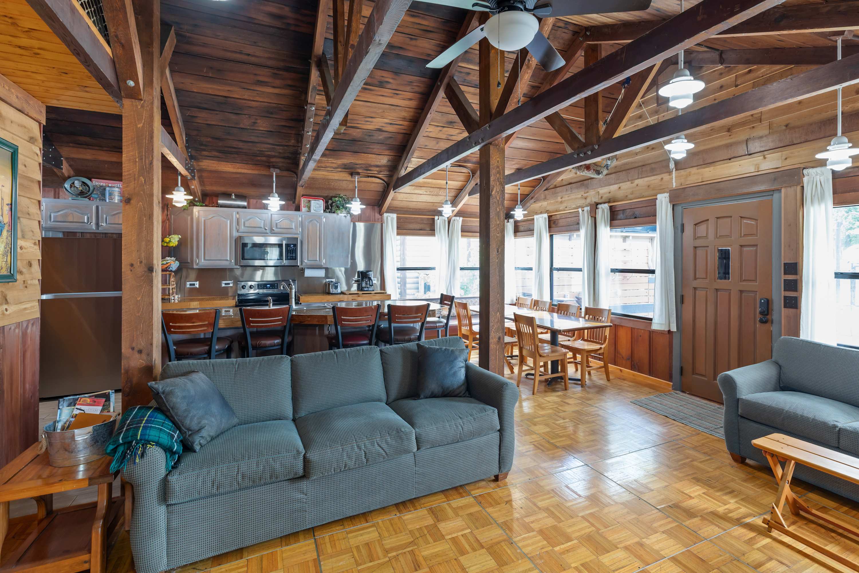 Panacea Boathaus Lodge - Outdoor Pool, Boat Slips - Branson Premier