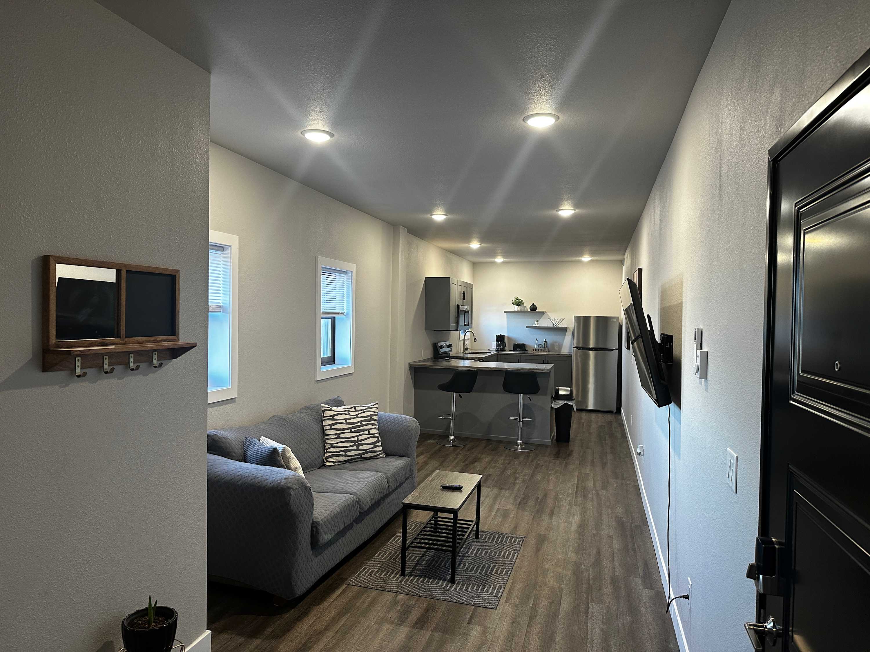 Spacious Kitchen And Cozy Living Area - Stylish Downtown Retreat - Minnesota