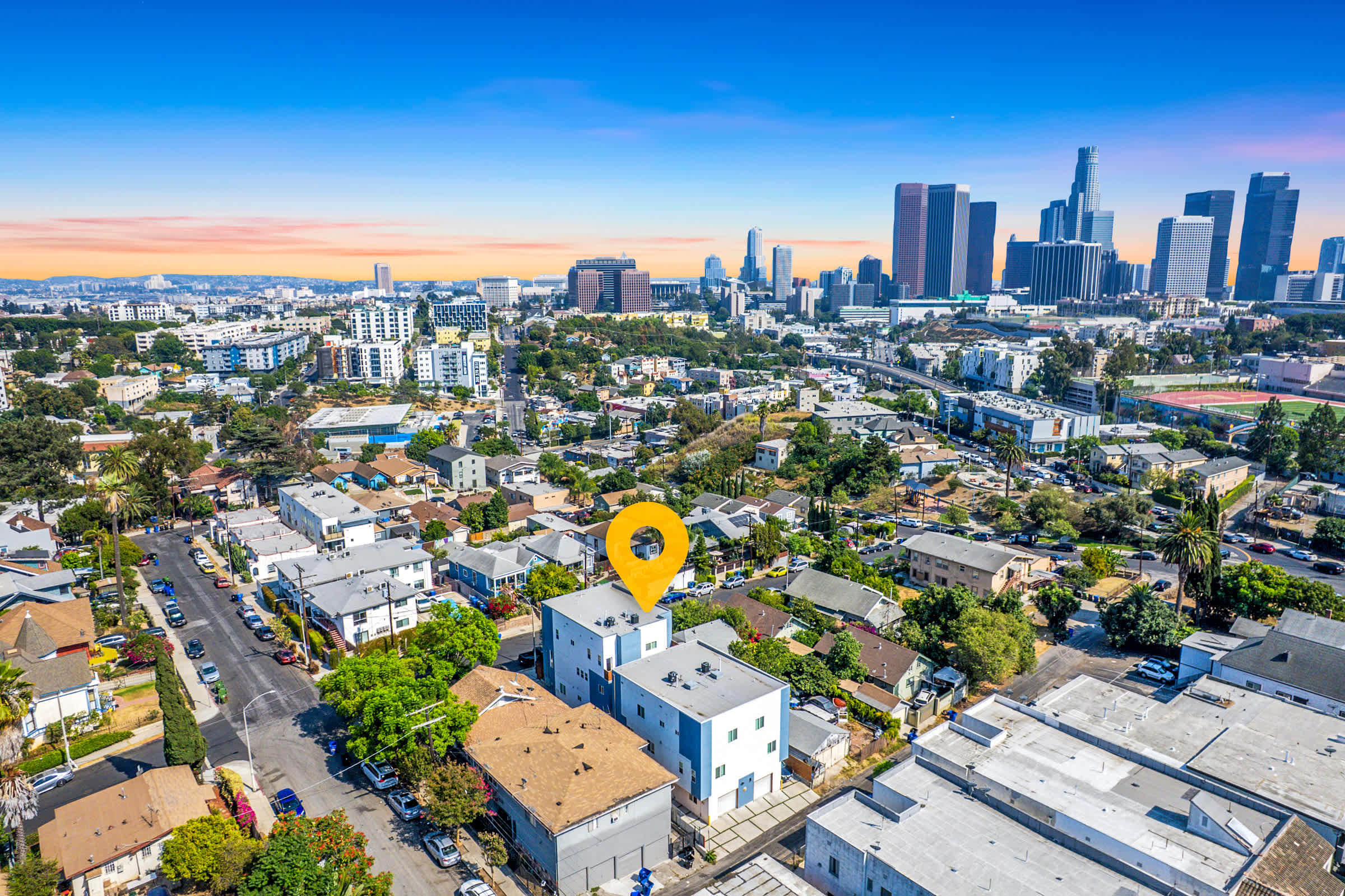Spacious Townhome With Modern Amenities - Stylish Family Retreat - Los Angeles, CA