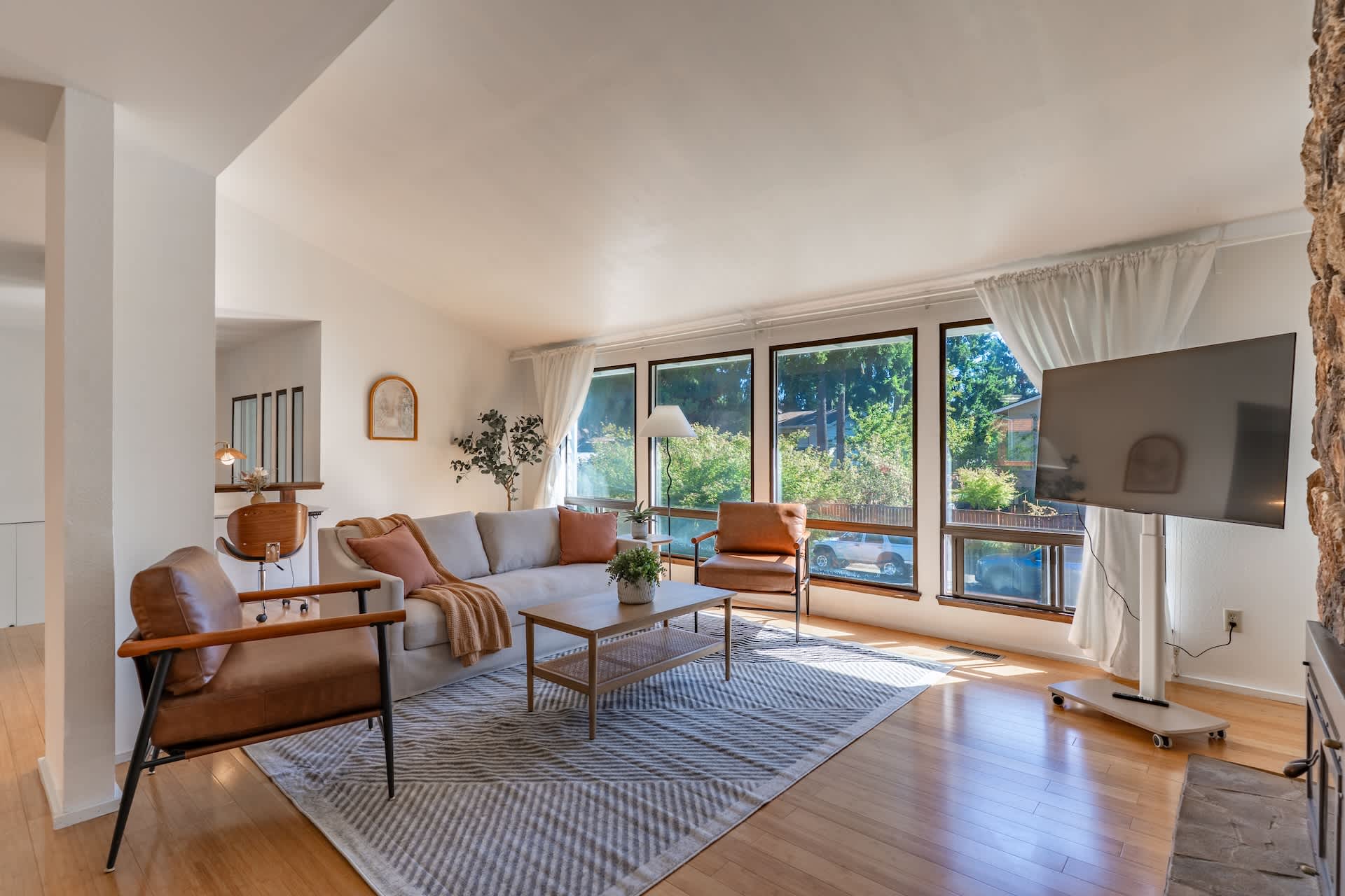 Cozy Family Haven With Large Fenced Yard - Charming Retreat - Redmond, WA
