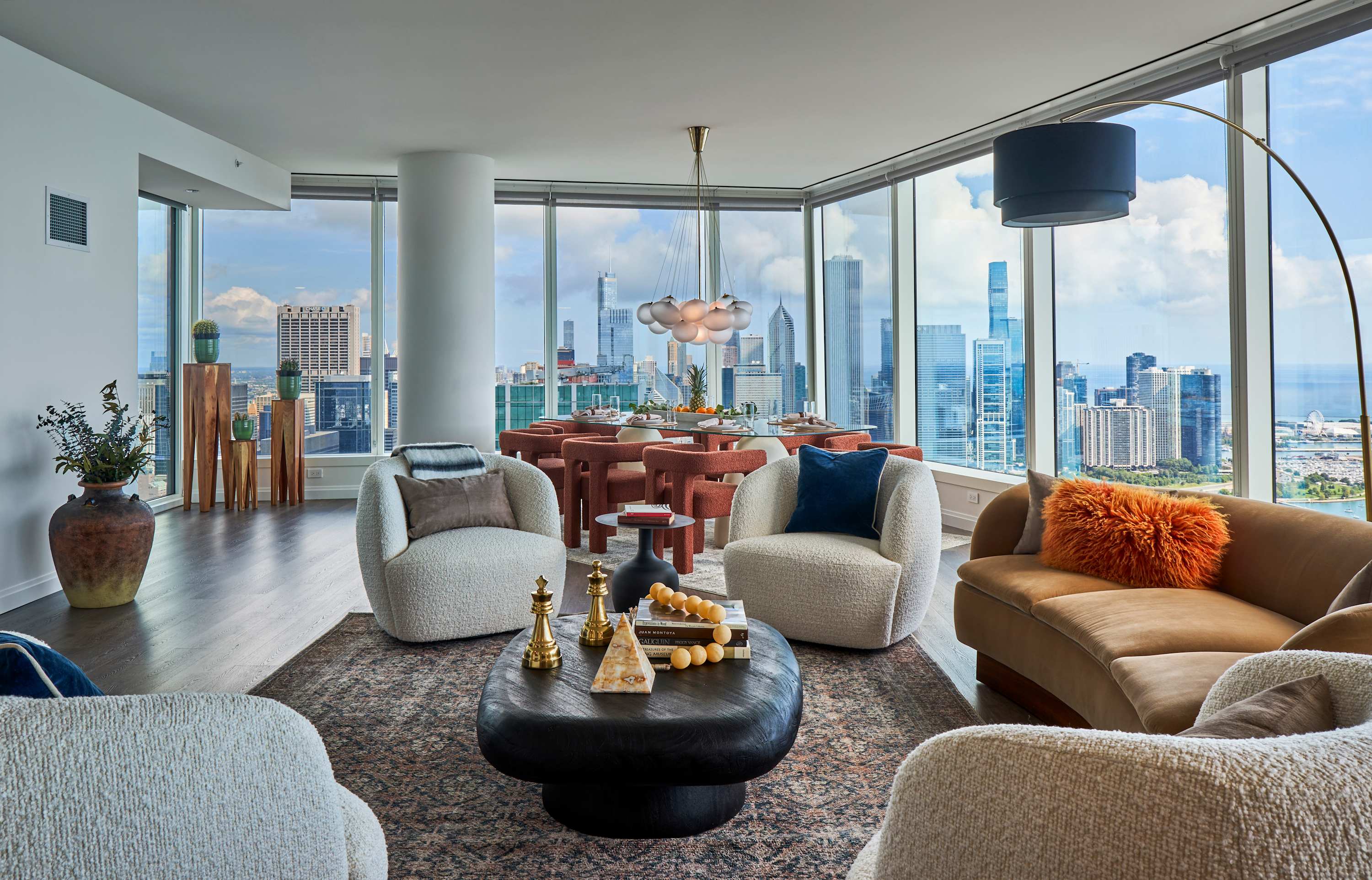 Luxury High-floor Retreats + Lake Views - Chicago
