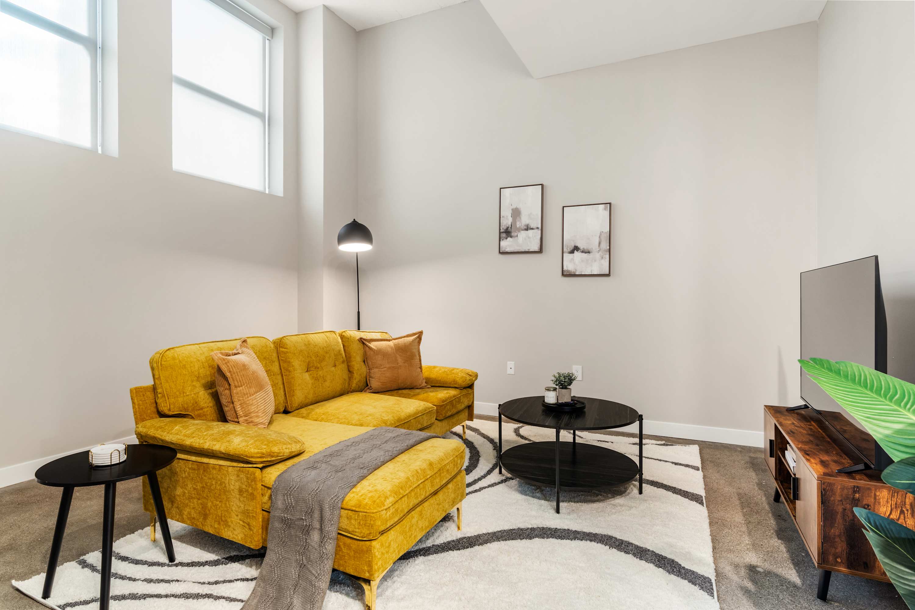 Cozysuites Textile | 1br W/ Gym + Rooftop Access - Cincinnati