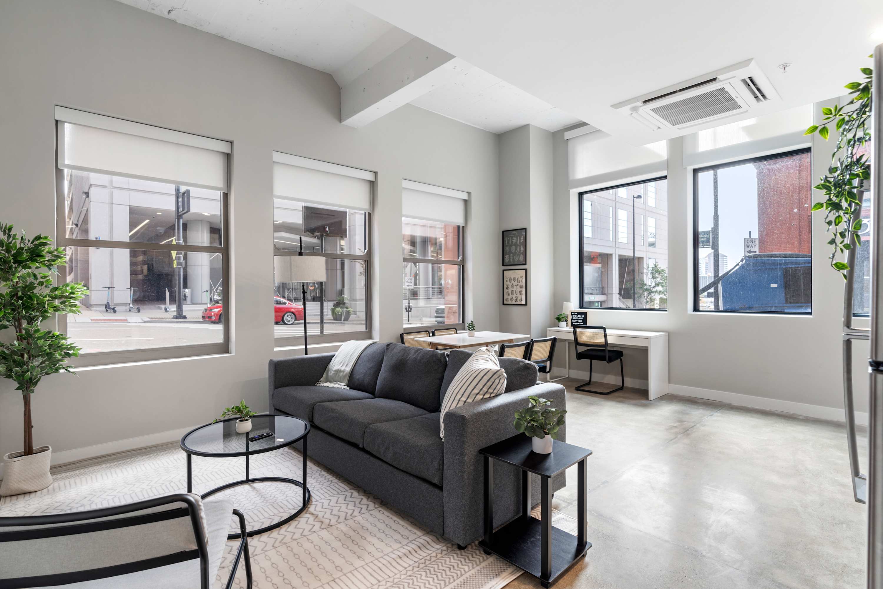 Cozysuites Textile | 2br W/ Gym + Rooftop Access - Cincinnati, OH