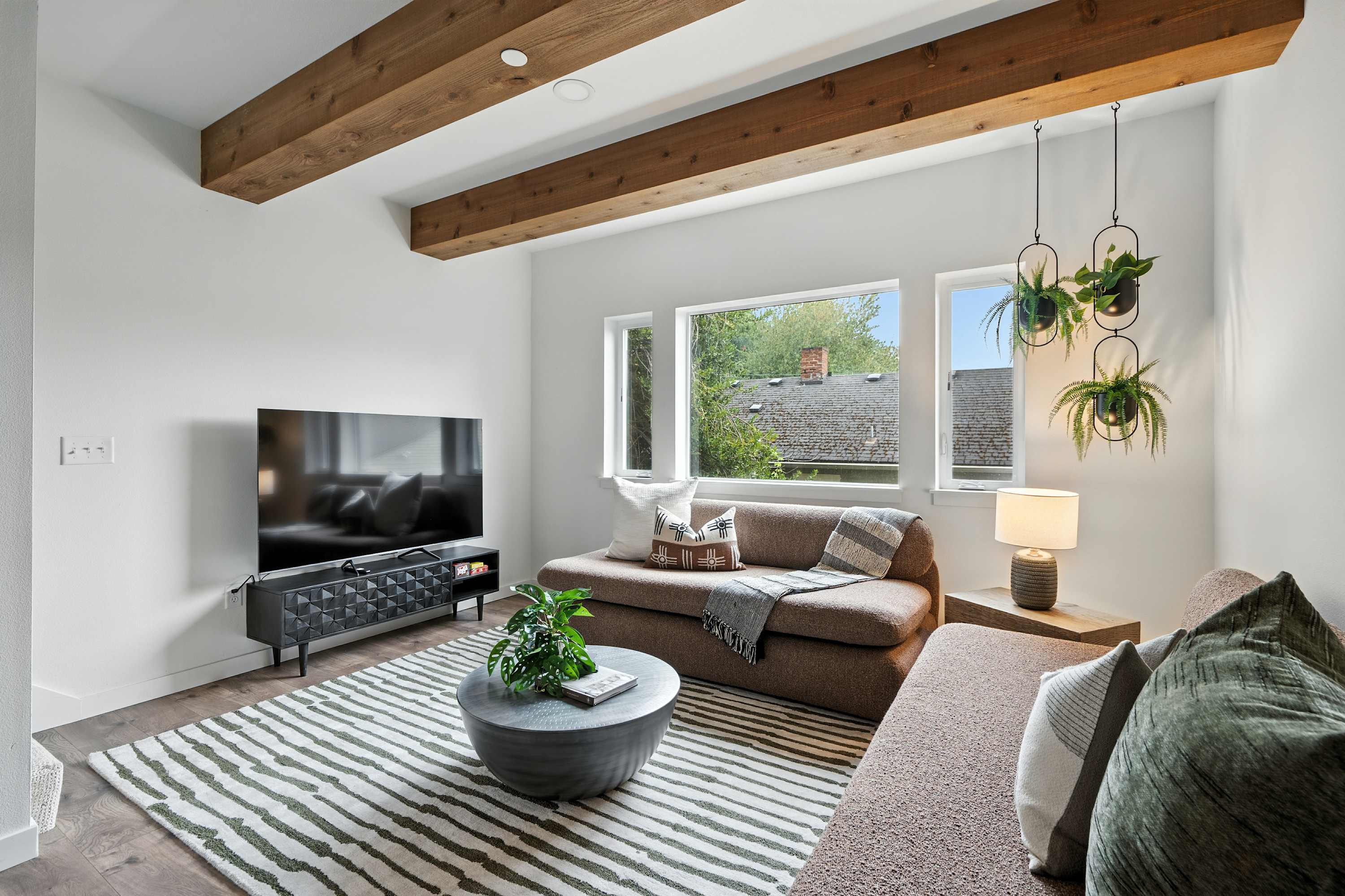 Spanish-style Townhome With Modern Finishes - Stunning Retreat - Portland, OR