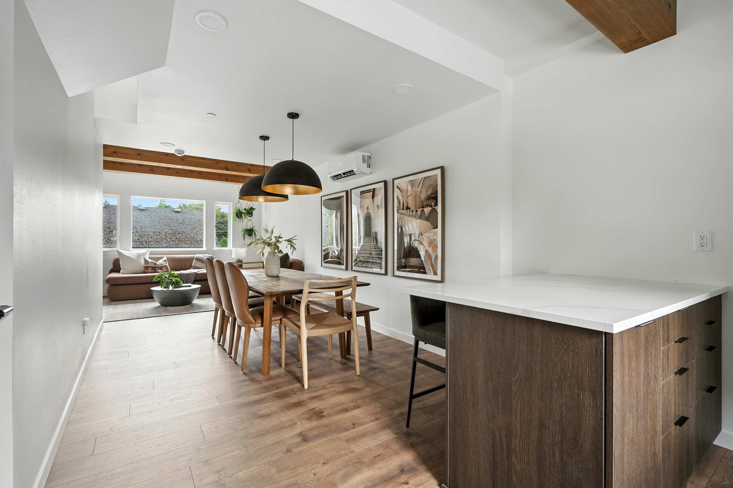 Elegant Spanish-style Townhome With Modern Amenities - Charming Retreat - Portland, OR