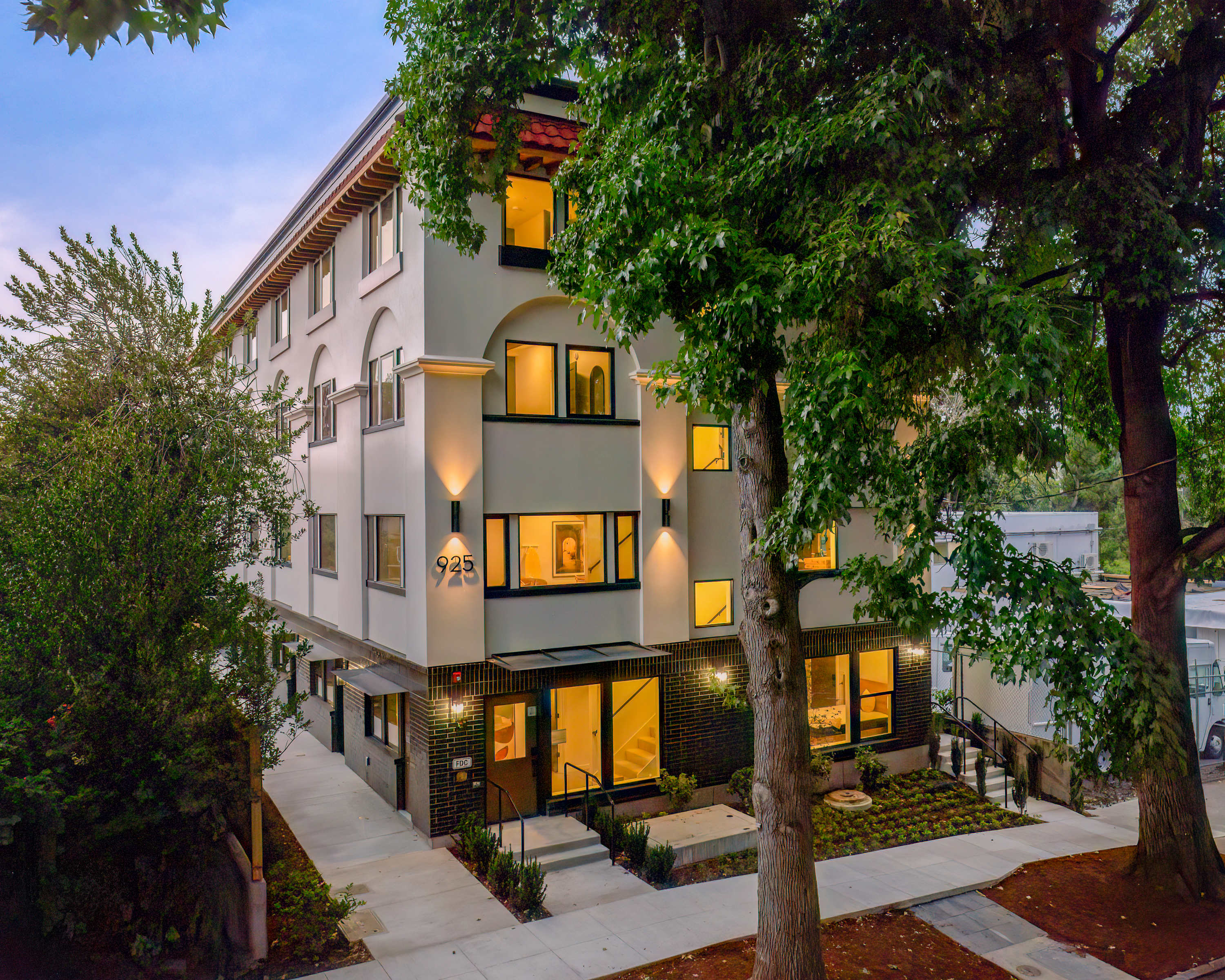 Stunning New Spanish-style Townhome - Modern Luxury Retreat - Portland, OR
