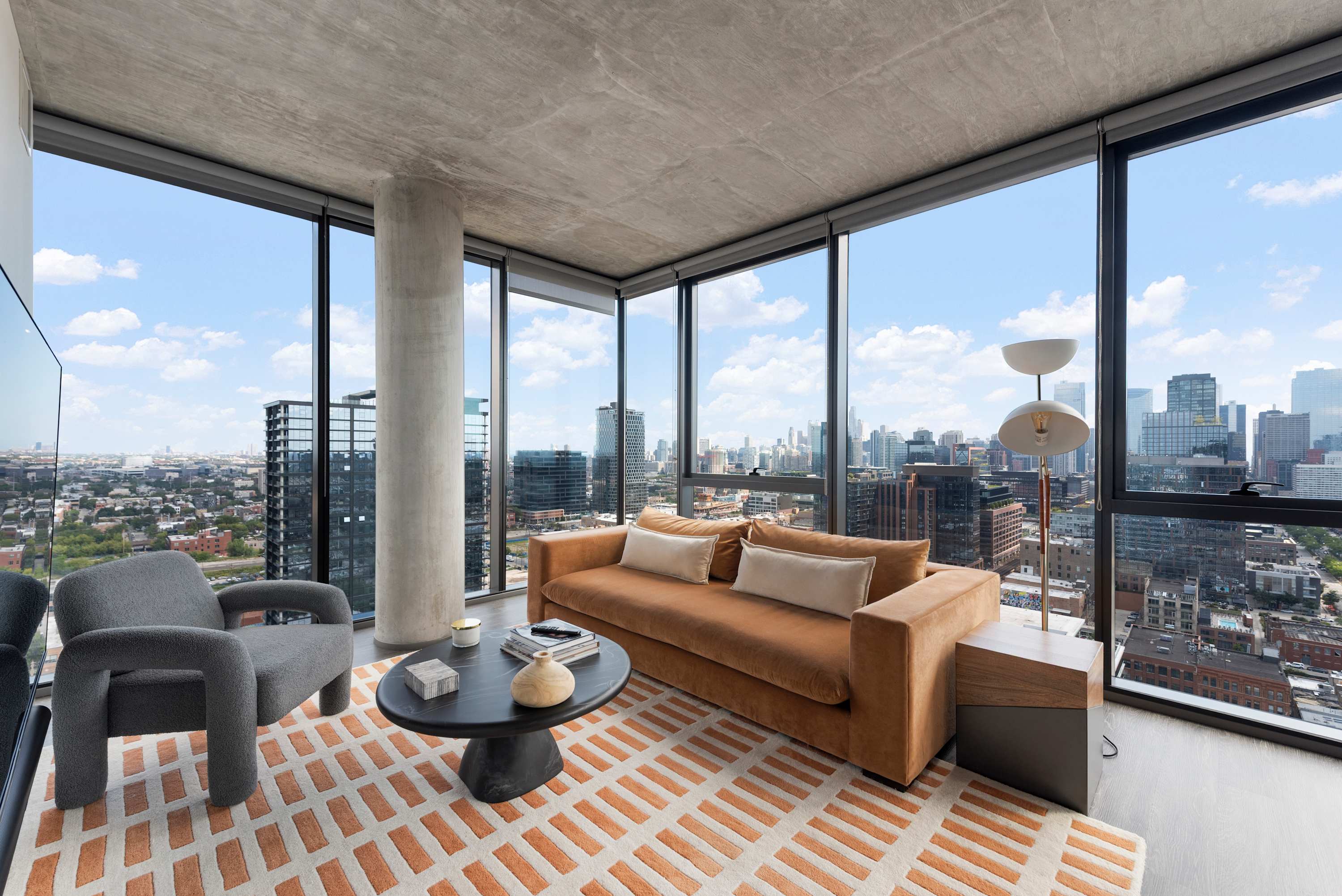 Sky-high 2br W/ Gym & City Views - Chicago