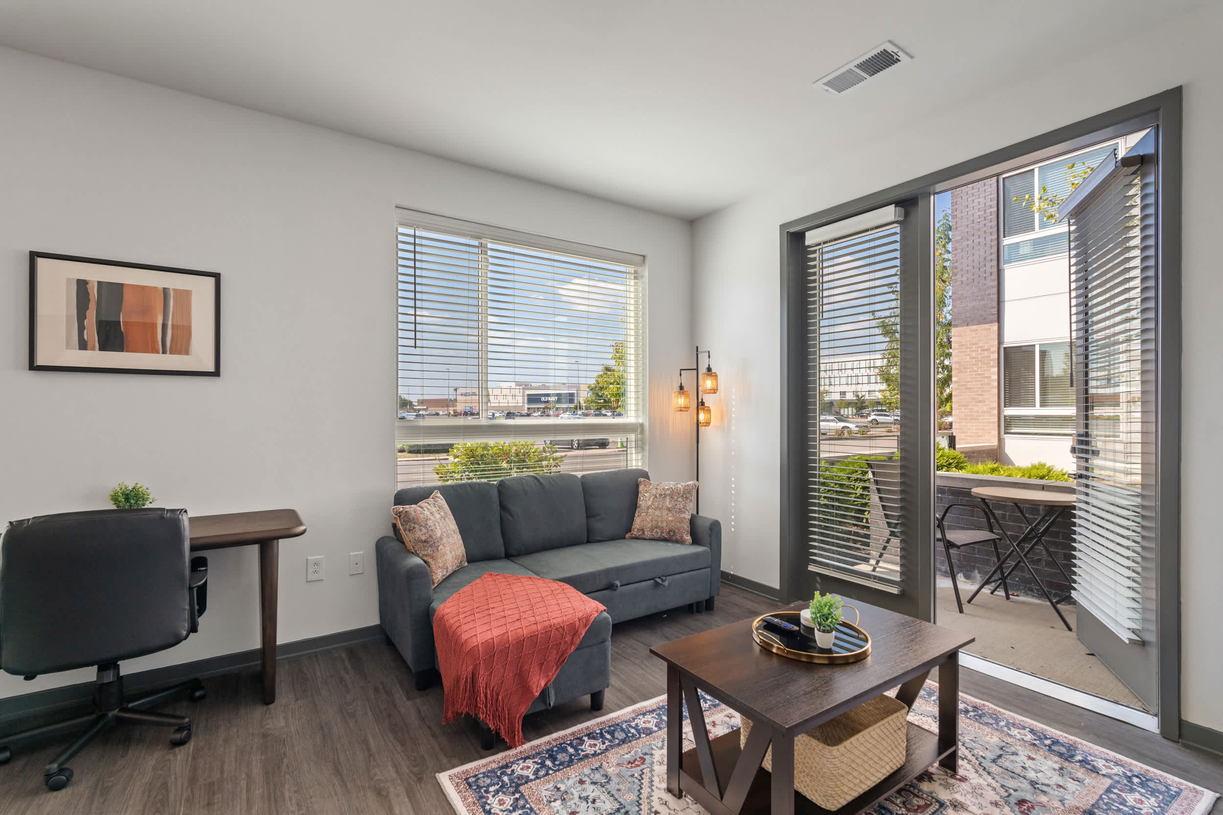 Cozysuites Ayr With Parking, Pool, Gym - Indianapolis, IN