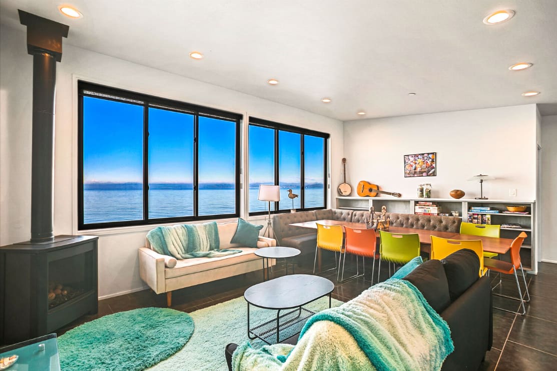 Rolling Bay Villa: Waterfront Haven In Bainbridge - Bainbridge Island, WA