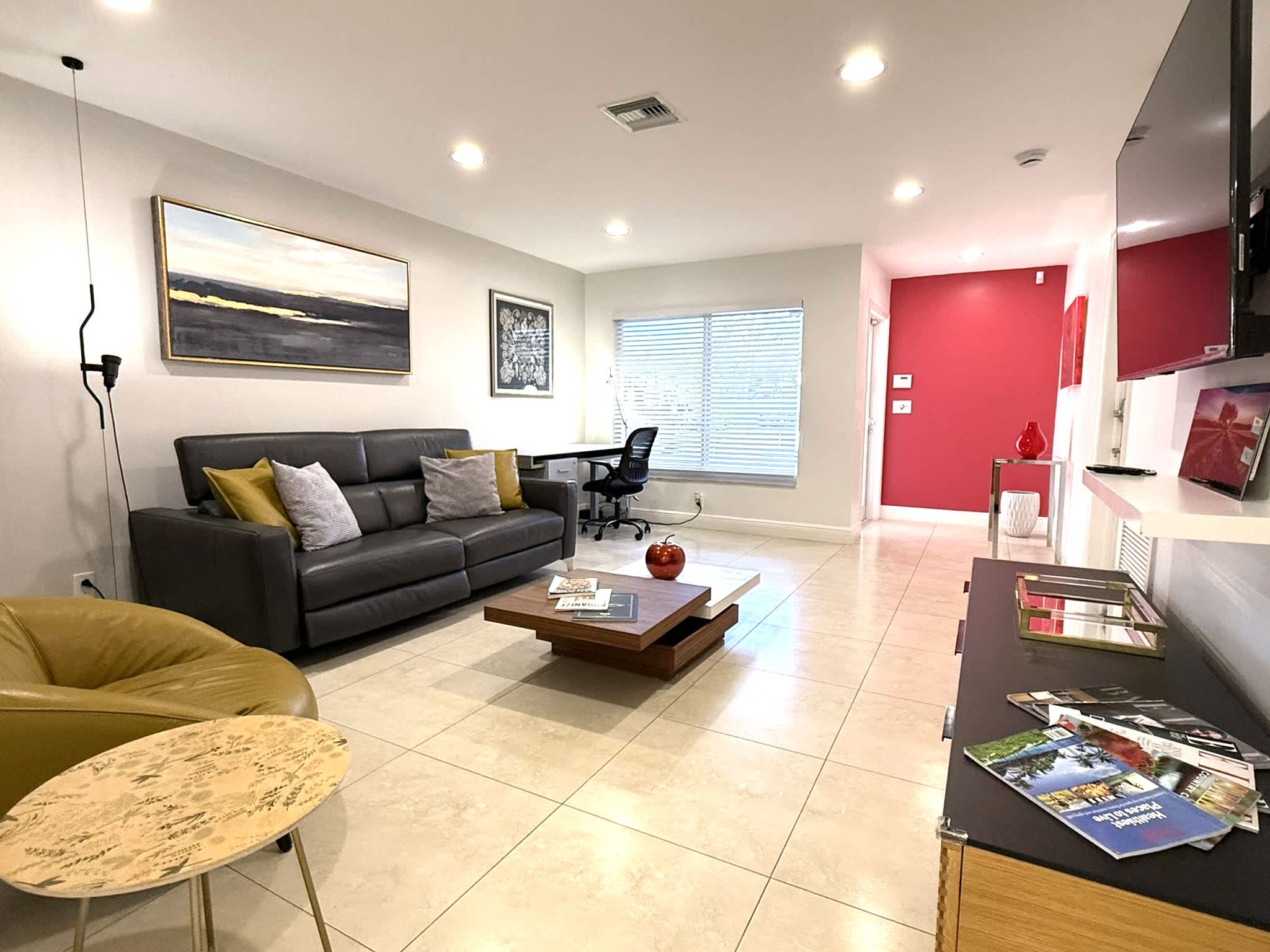 Spacious Duplex With Bbq And Tesla Charger - Modern Coastal Haven - Bahamas