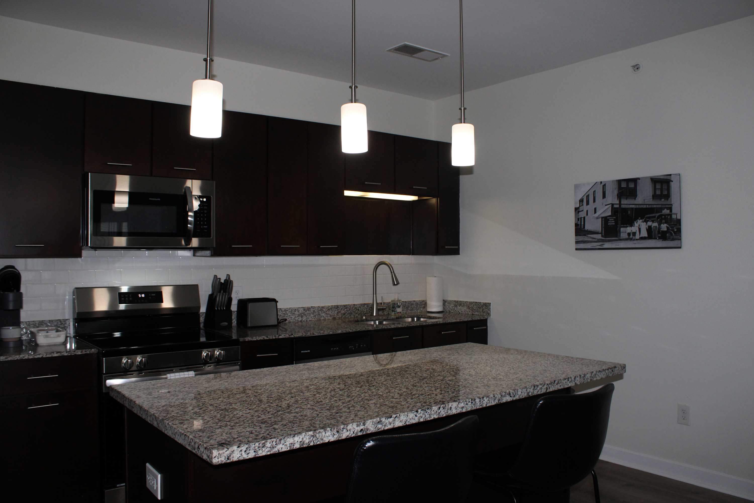 Stylish Escape With Pool And Gym Access - Luxury Experience - Columbus, OH