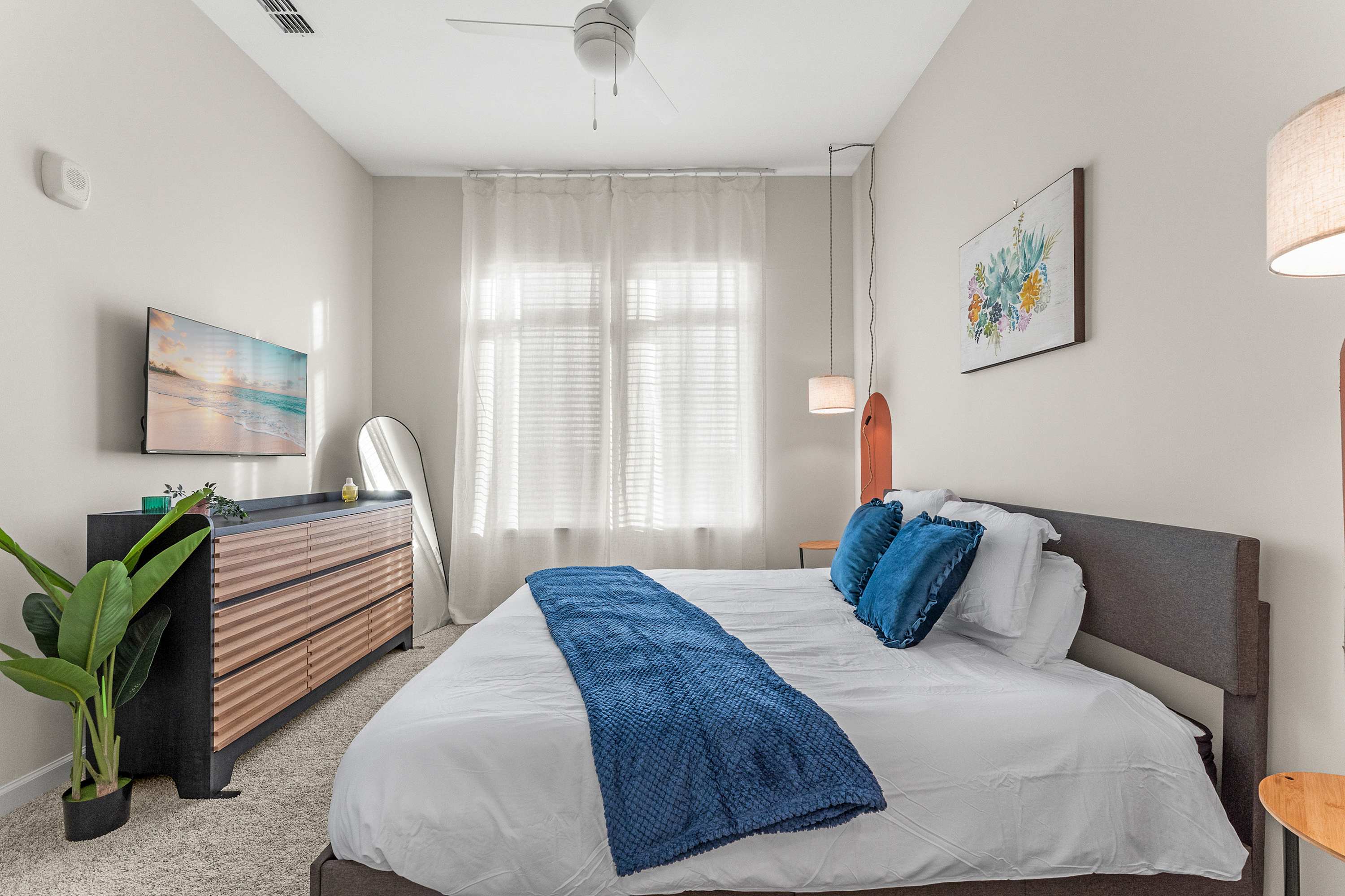 Family 2br Oasis | Sleeps 6 • King Bed • Pool&gym - Orlando, FL
