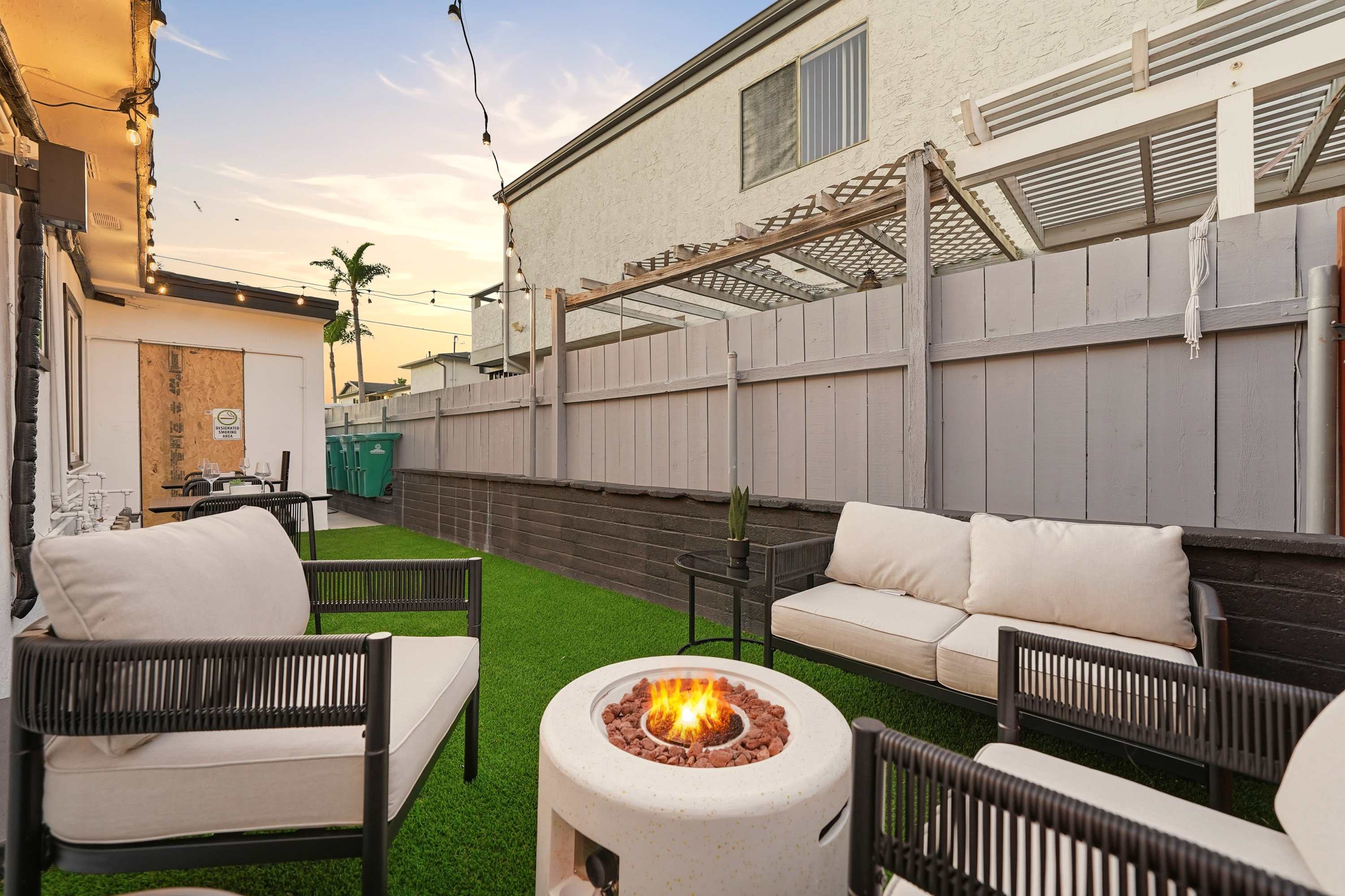 Stylish 2br Retreat, Fire Pit Plus Outdoor Lounge - San Diego, CA