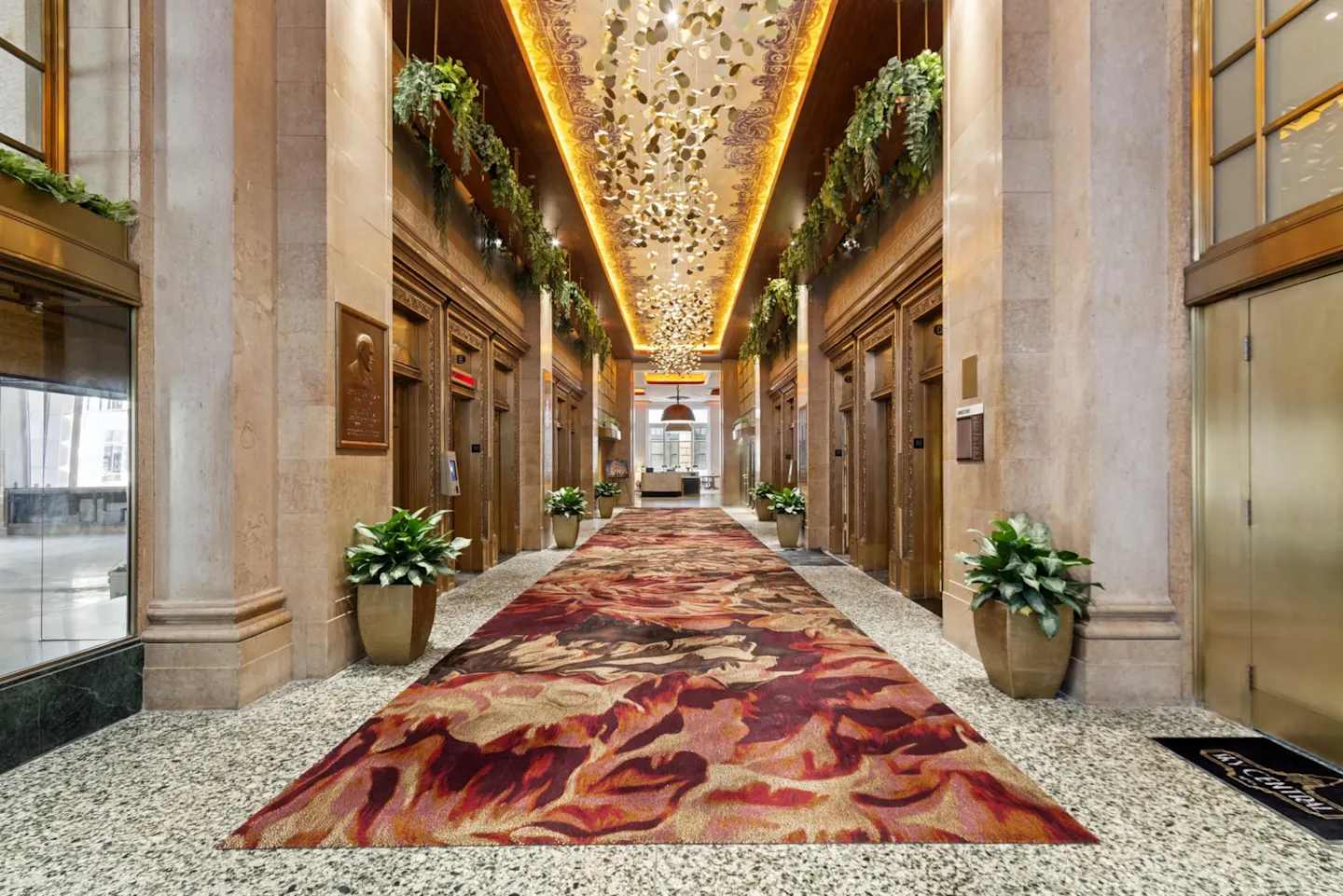 Two Cozysuites Sky Central 3 Br 2 Baths | W/ Gym - Cincinnati, OH