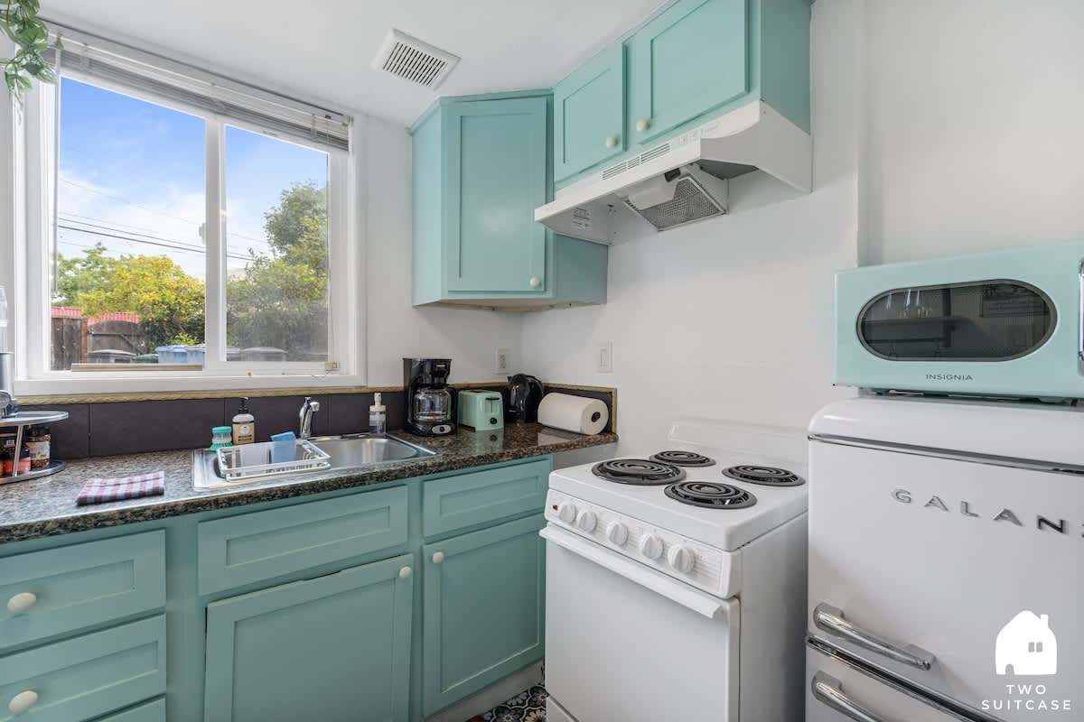 Cozy Flat With Peaceful Backyard View - Charming Escape - Berkeley, CA
