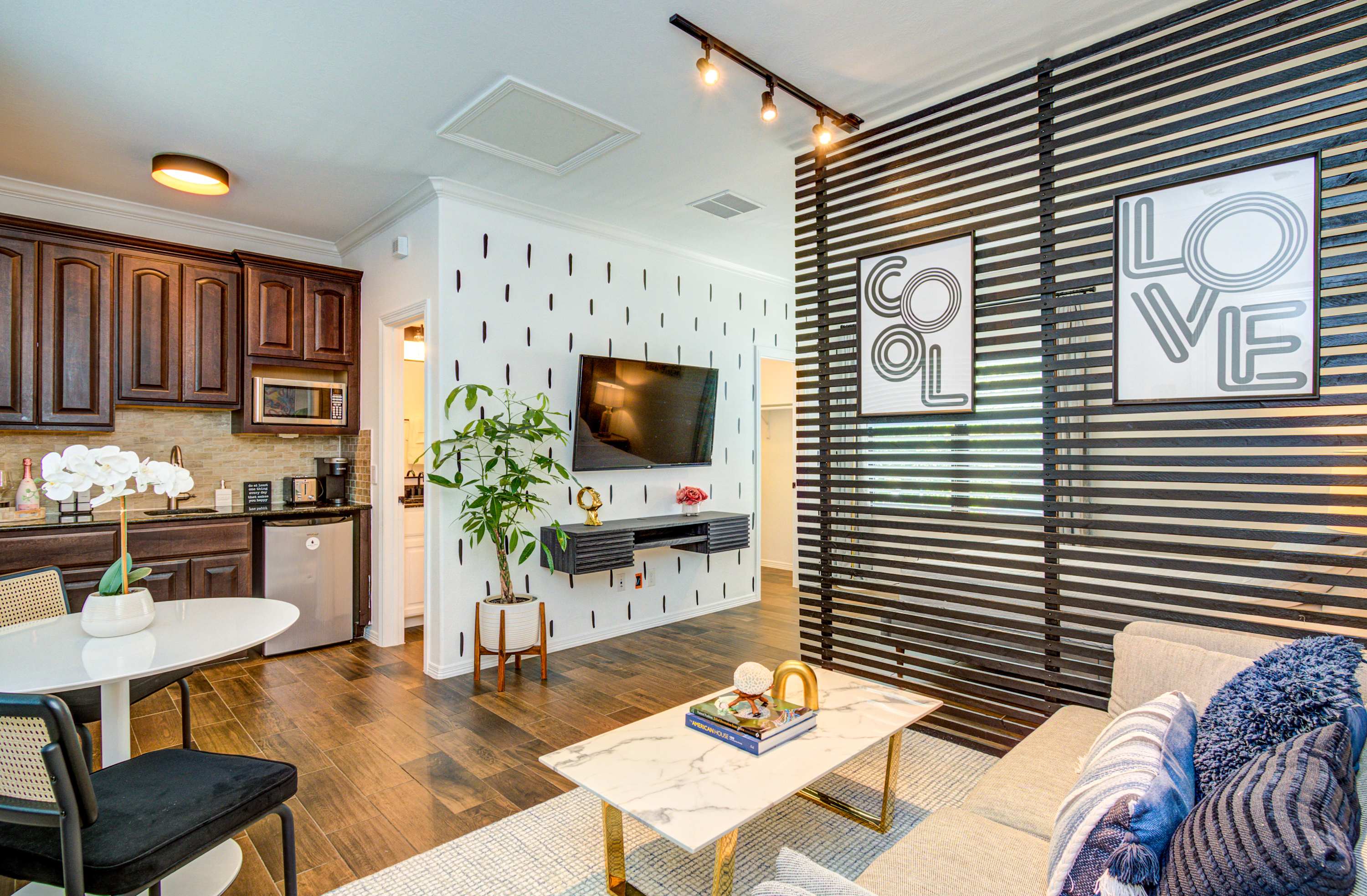 Luxury Studio In Vibrant Houston Heights Retreat - Houston, TX