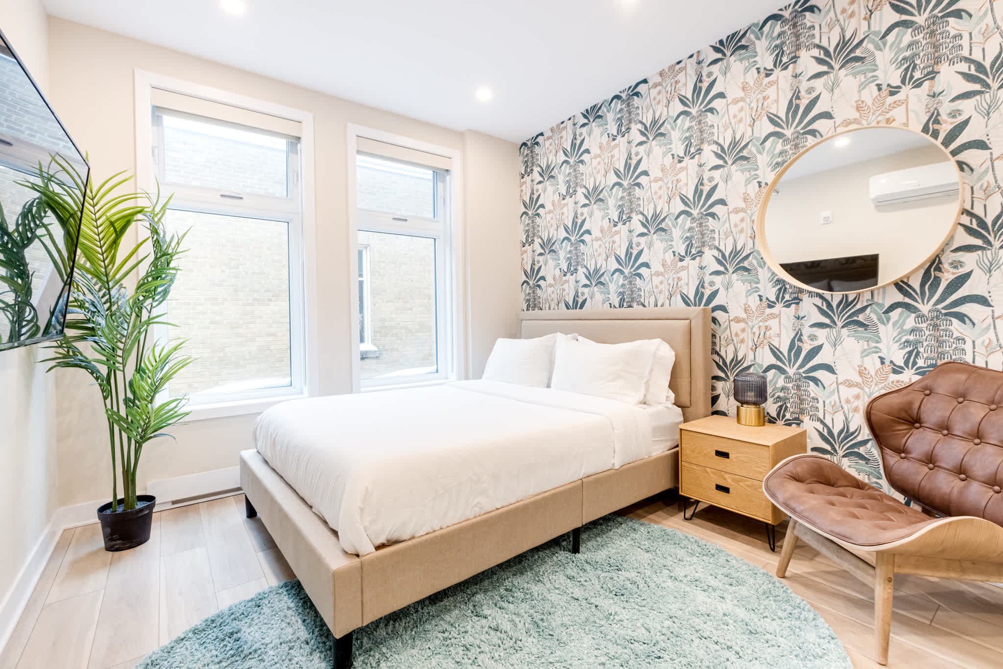 Rooftop Patio And Modern Amenities - Amazing Urban Escape - Montréal, QC