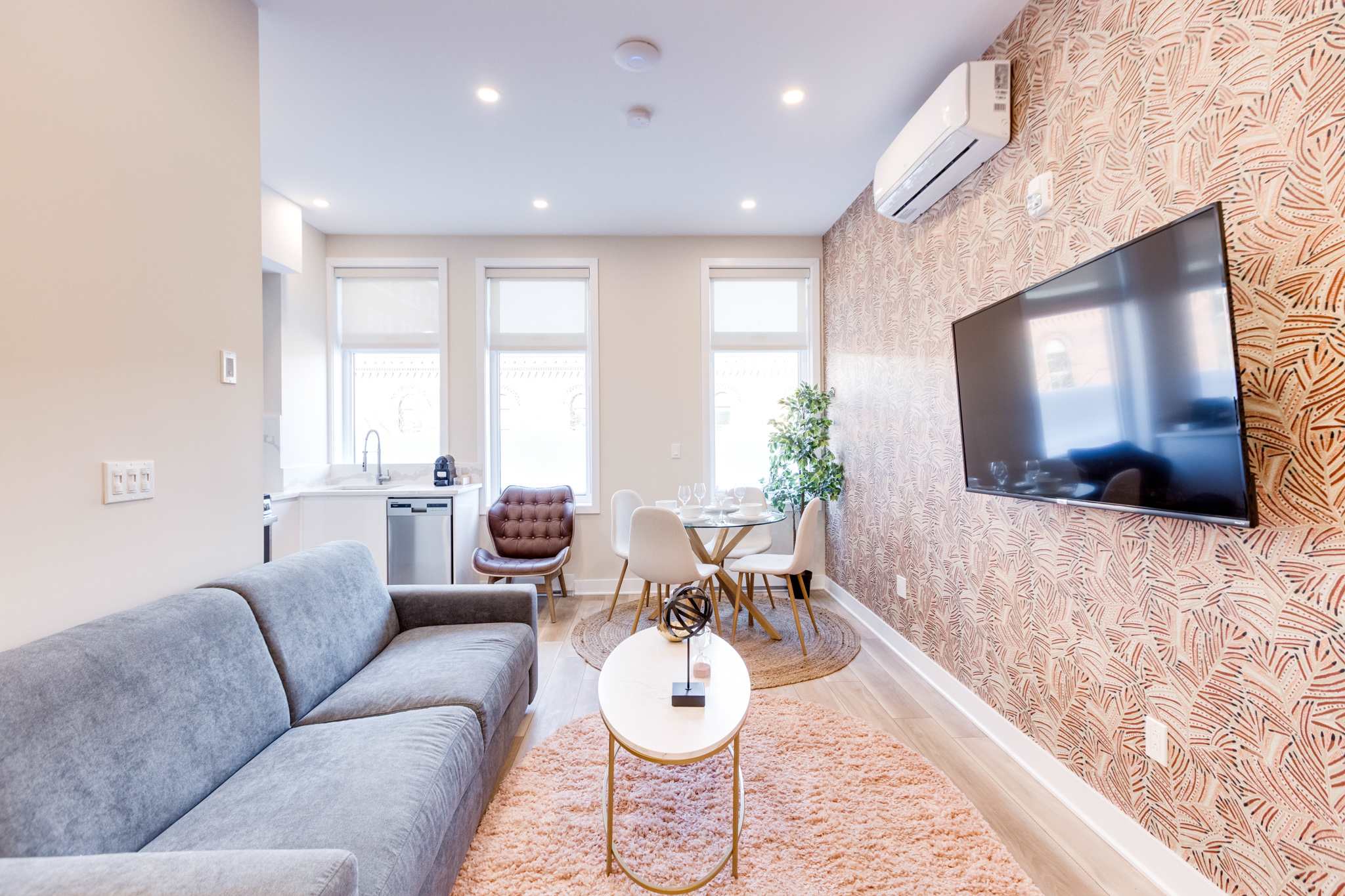 M11 | Mount-royal Suites: 2br + Sofa Bed - 23 - Montreal