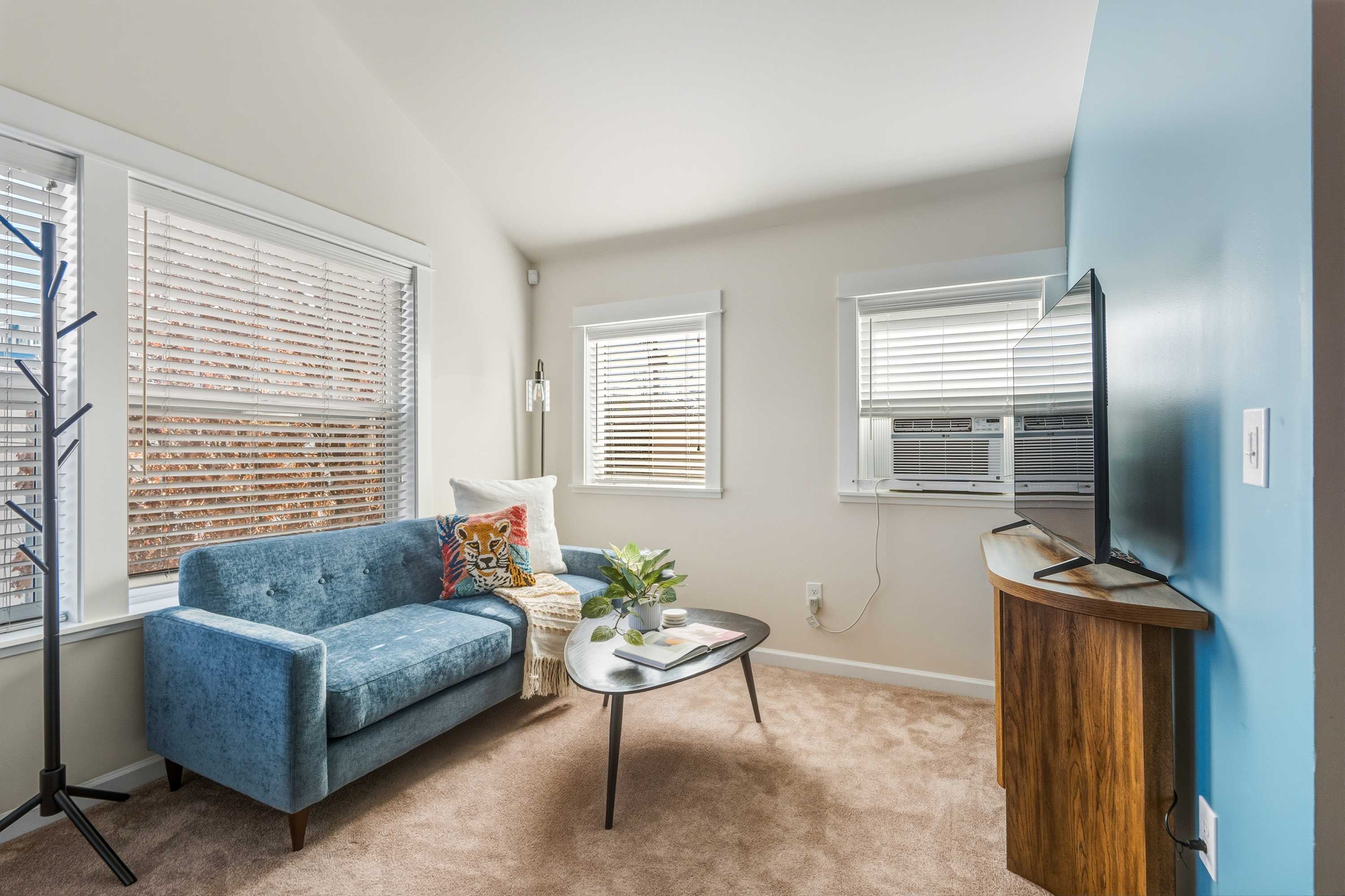 Sun-drenched Slabtown Loft Studio - Portland, OR