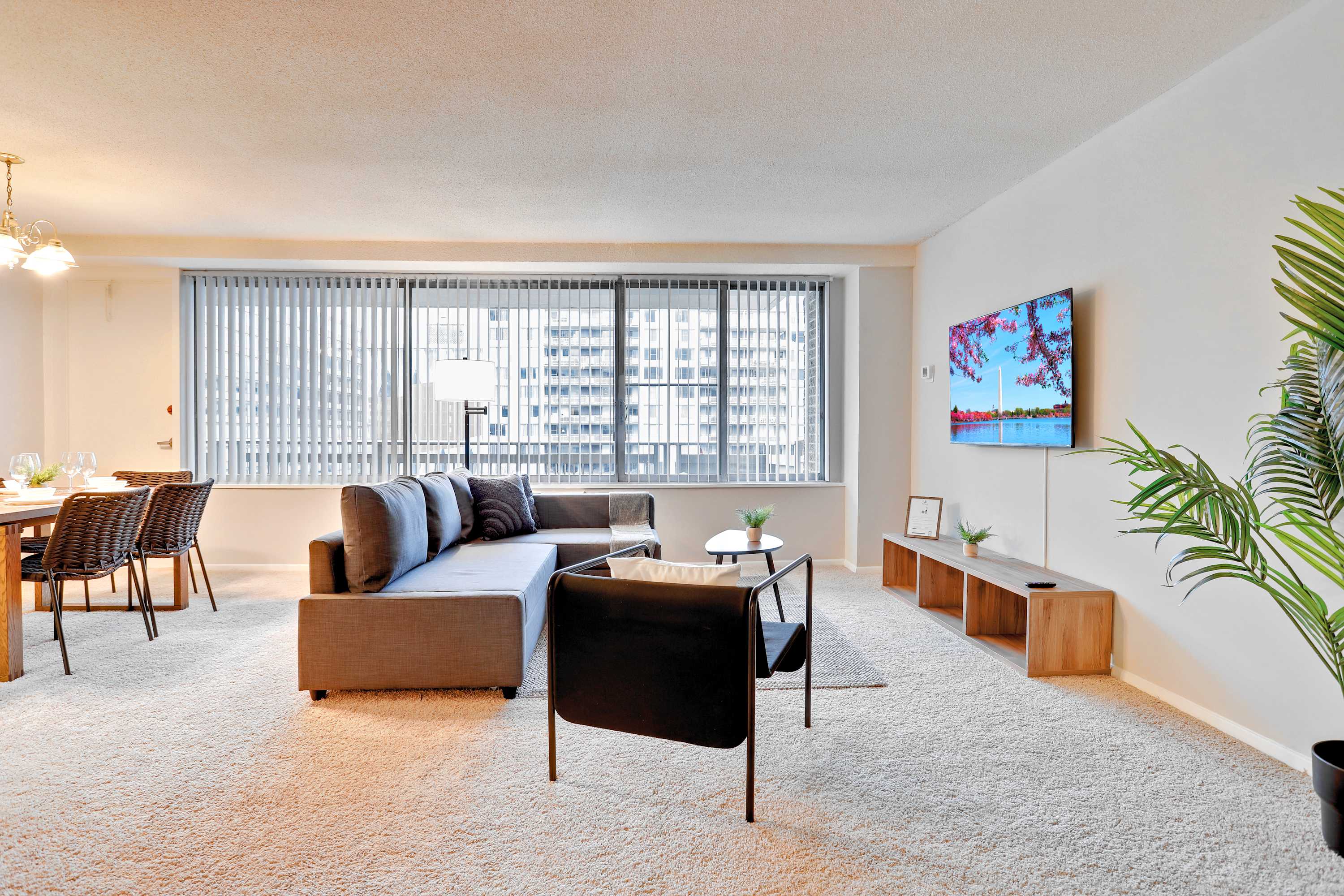 Modern Apartment With Pool Access - Stylish Urban Retreat - Washington, D.C.
