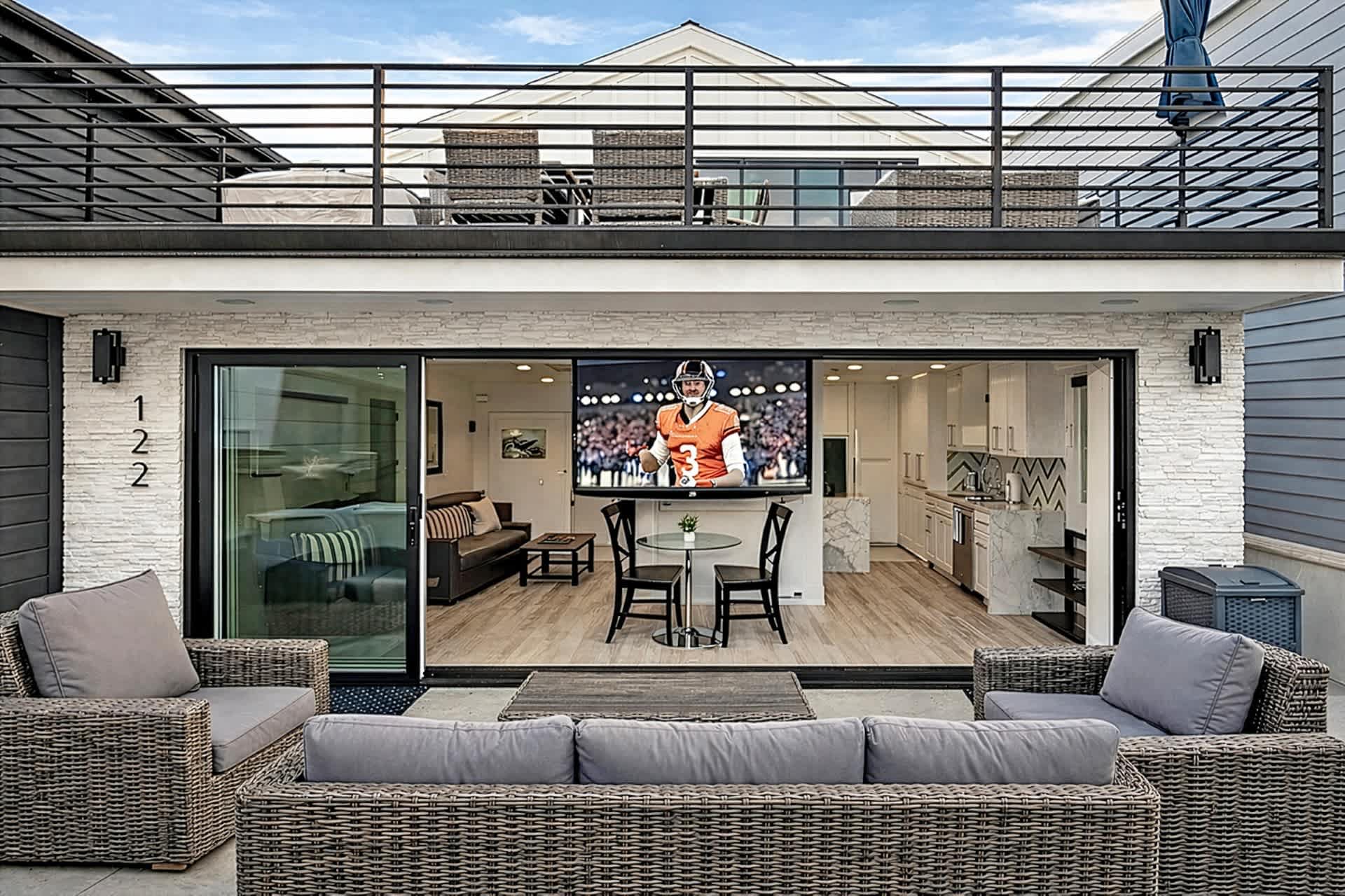 Prime Location Near Beach With Large Patio And Parking - Newport Beach, CA