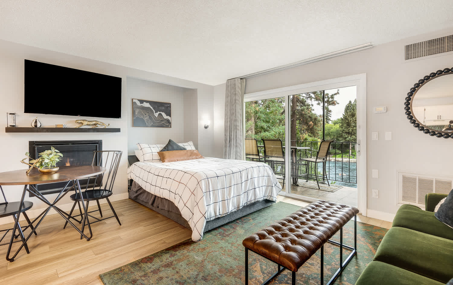 Cozy One-bedroom Condo Overlooking The Deschutes - Bend