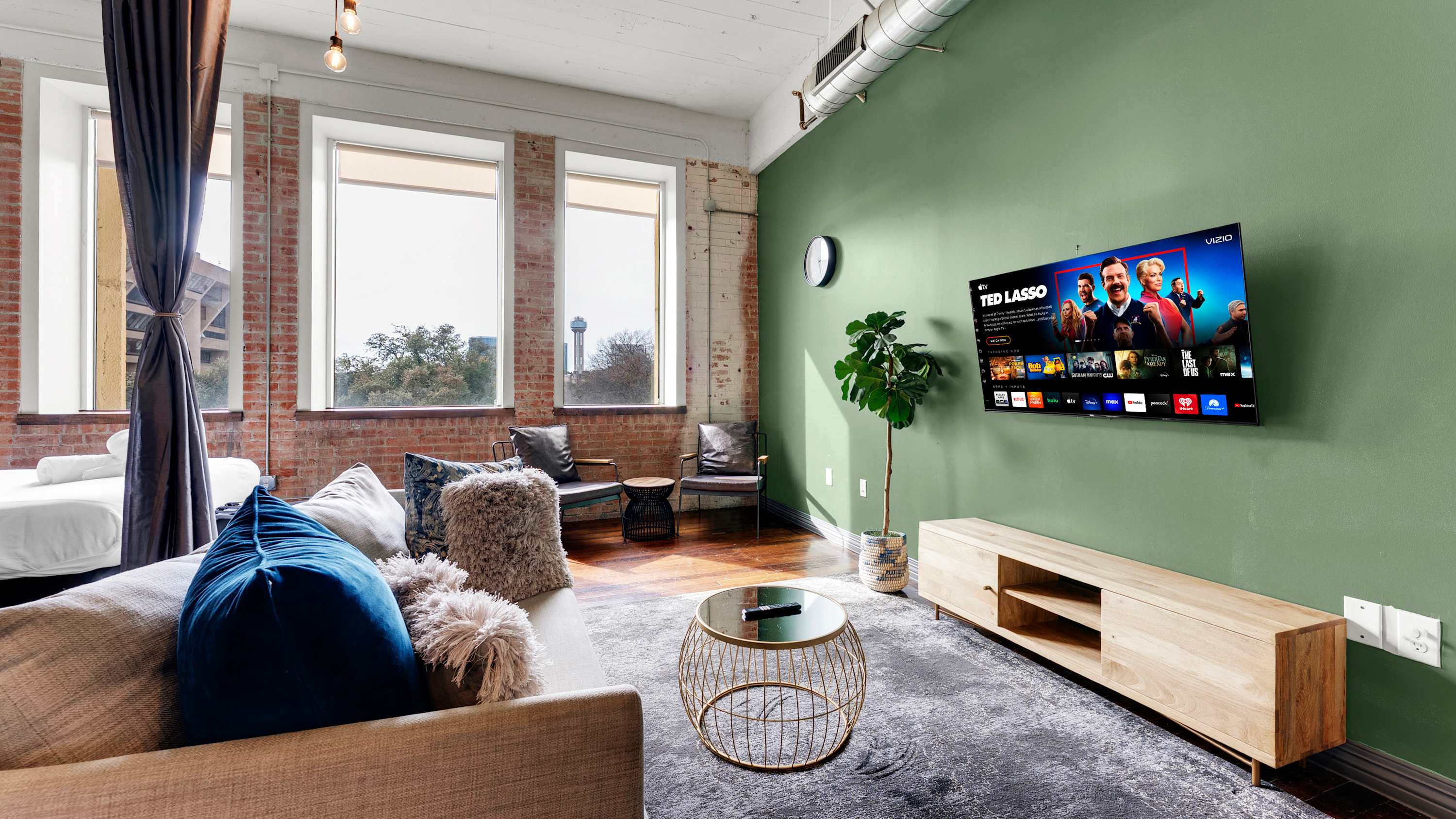 Downtown Dallas Loft • Pool, Breakfast & Valet - Dallas, TX