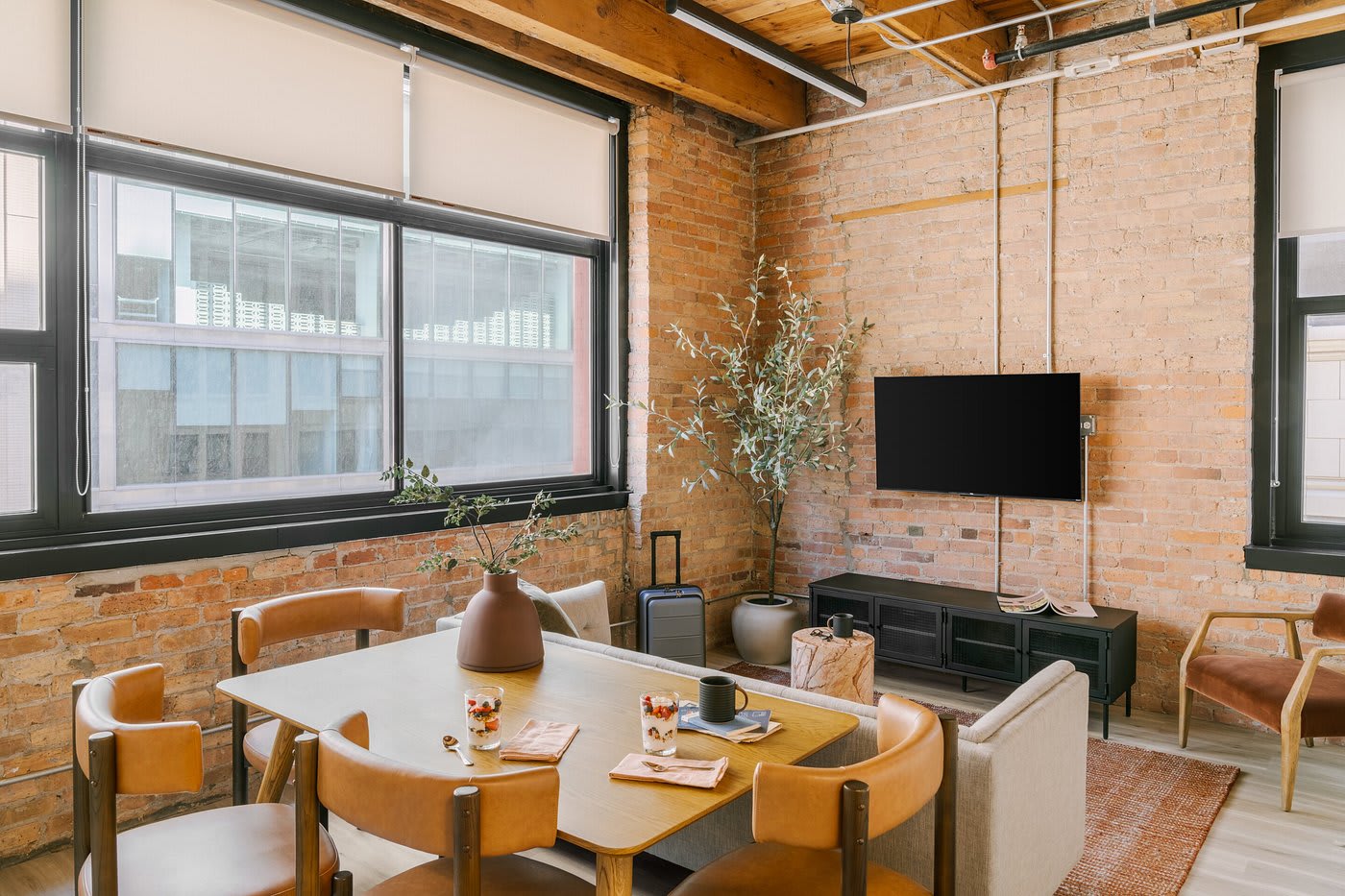 Livn West Loop Chicago 2 Br City View - Chicago, IL