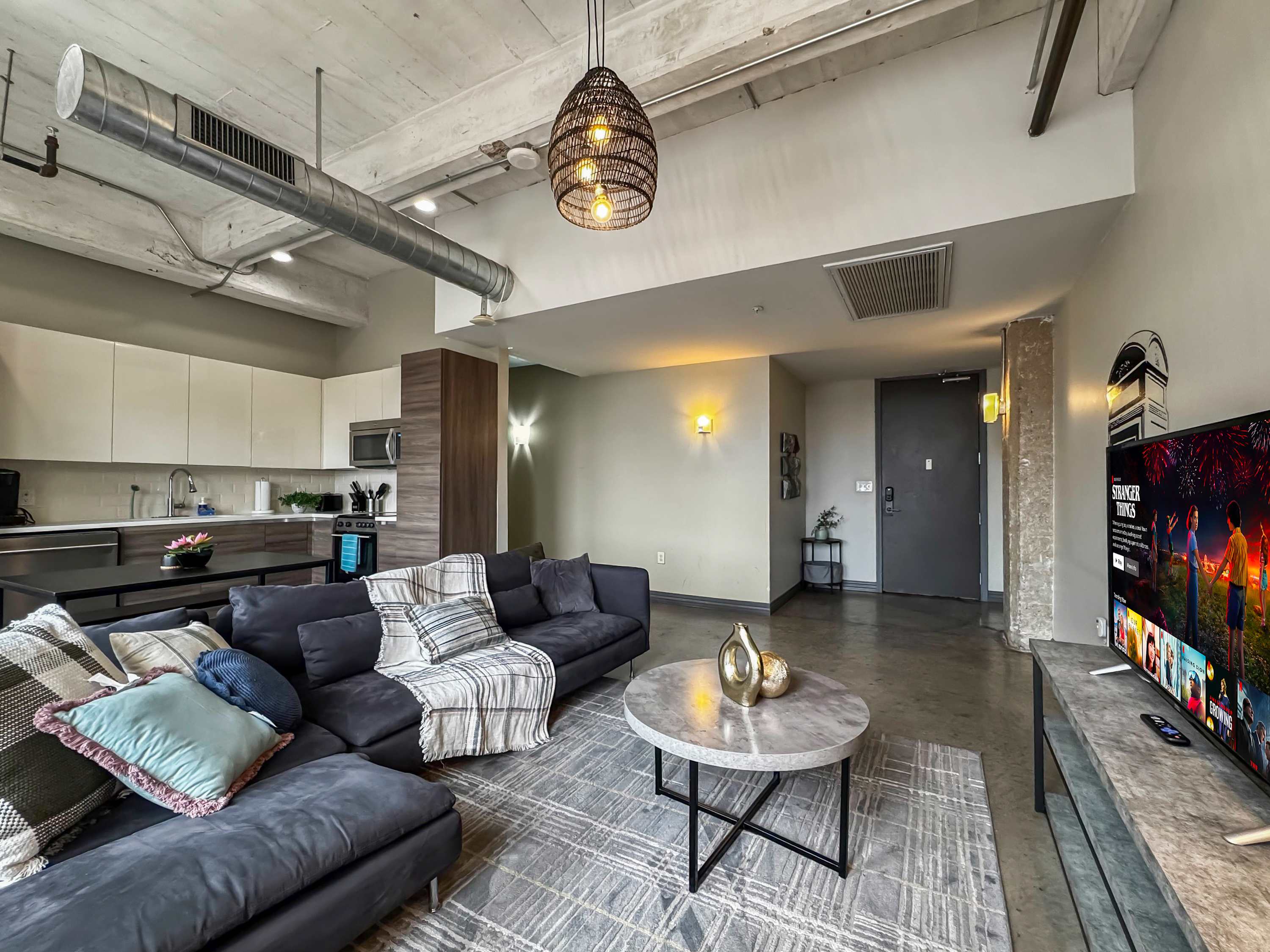 Modern 2bd | Dallas City Center | Sleeps 4 | Valetparking - Dallas, TX