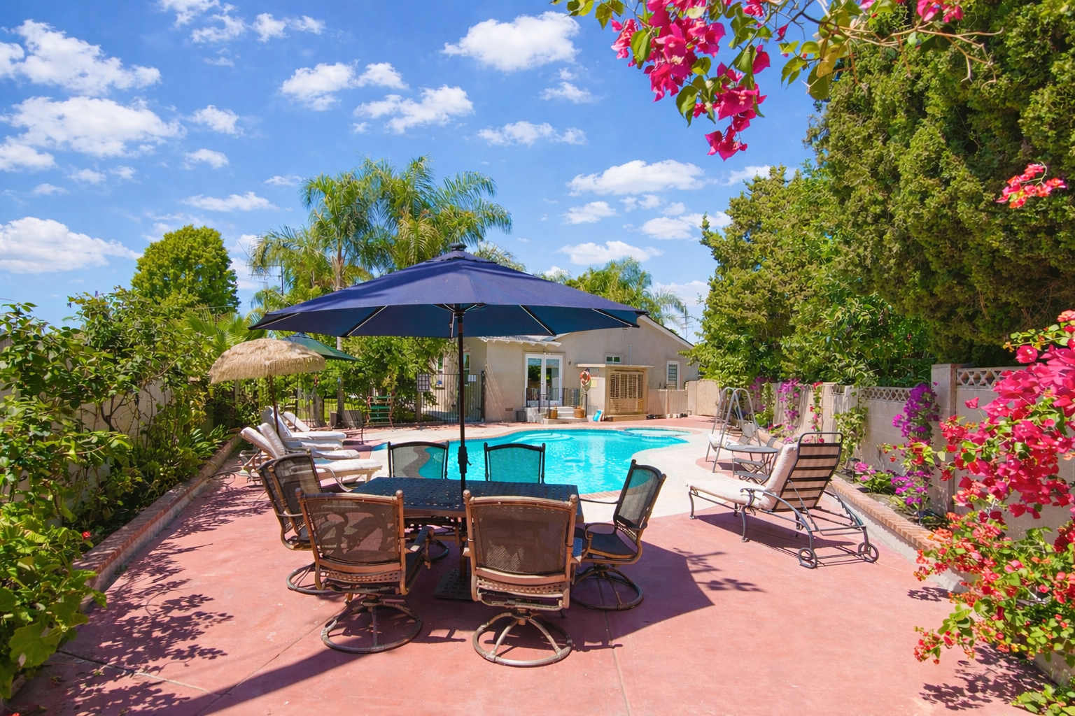Tropical Oasis With Salt Water Pool And Game Room - Breathtaking Luxury Retreat - Anaheim, CA