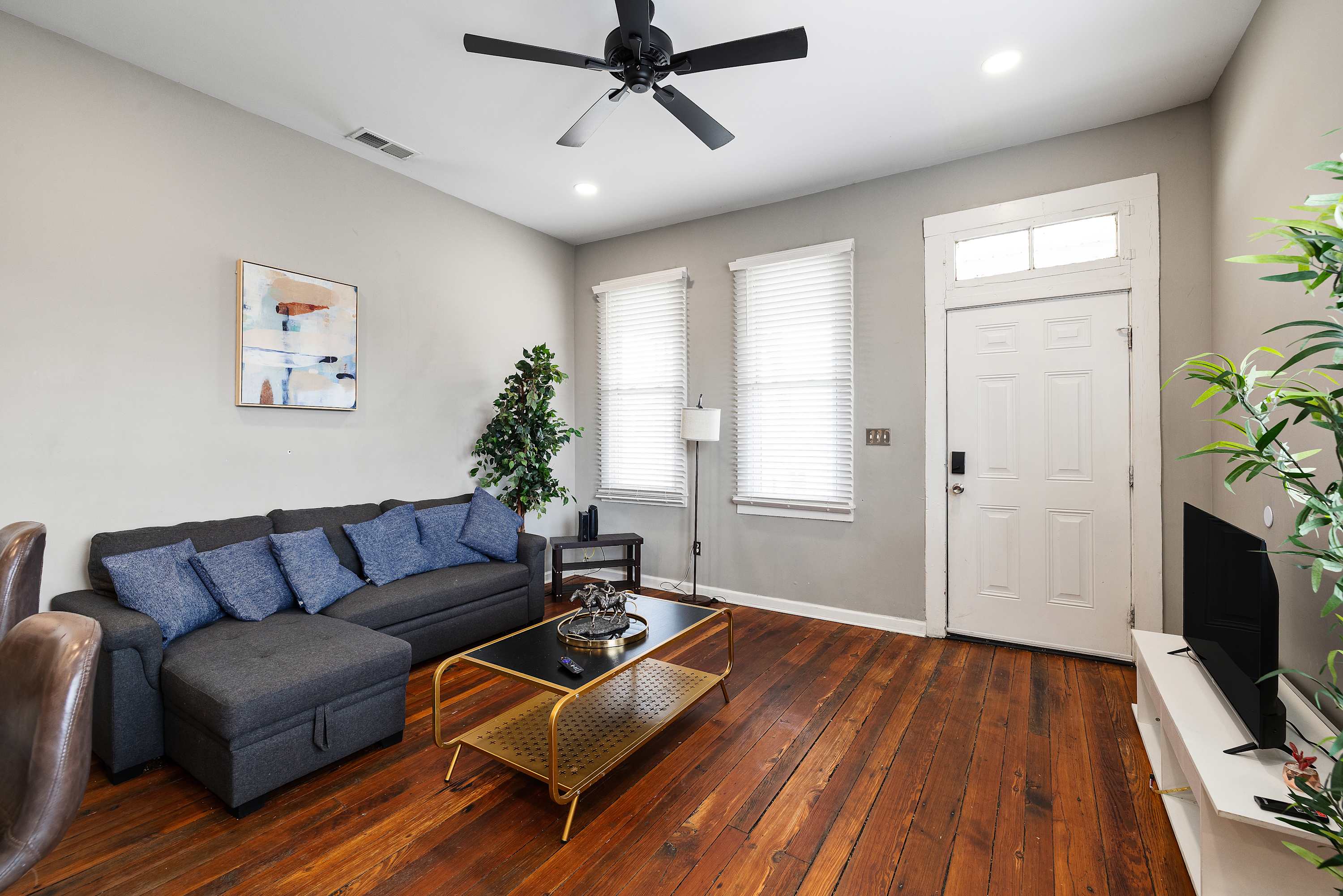 Charming Historic Home With Modern Amenities - Spacious Tranquil Retreat - Louisville, KY