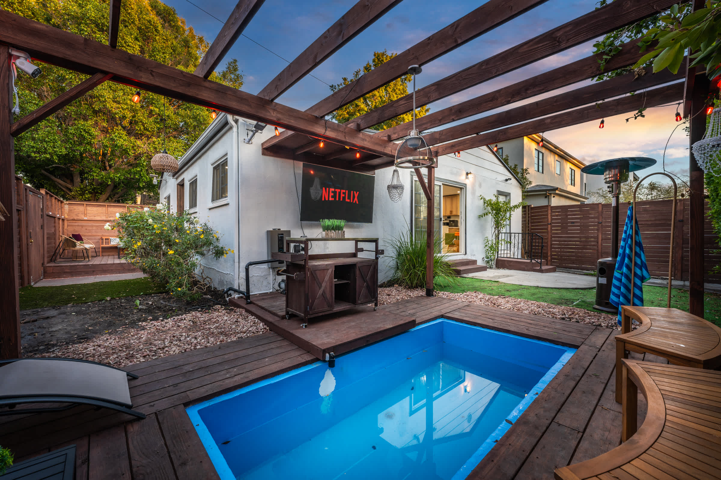 Chic 3br Hollywood Escape W/ Pool + Private Patio - Los Angeles, CA
