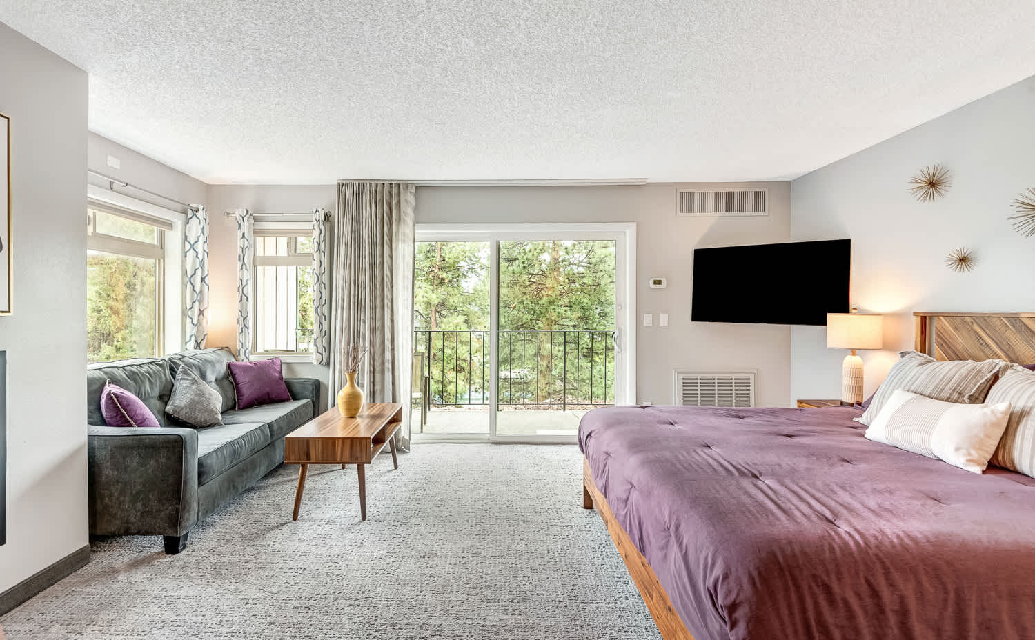 Downtown Corner Studio With 270-degree River View - Oregon