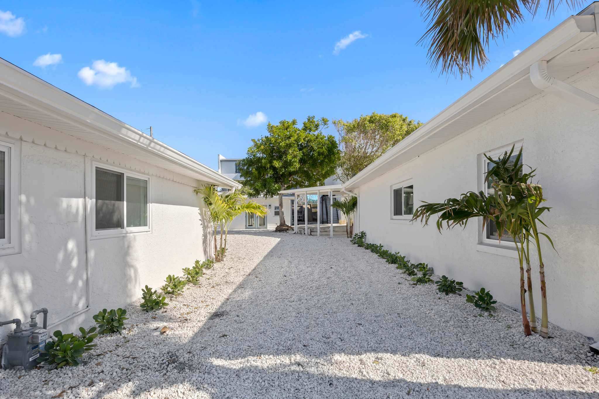 Boardwalk Beach Bungalows Retreat - Cocoa Beach, FL