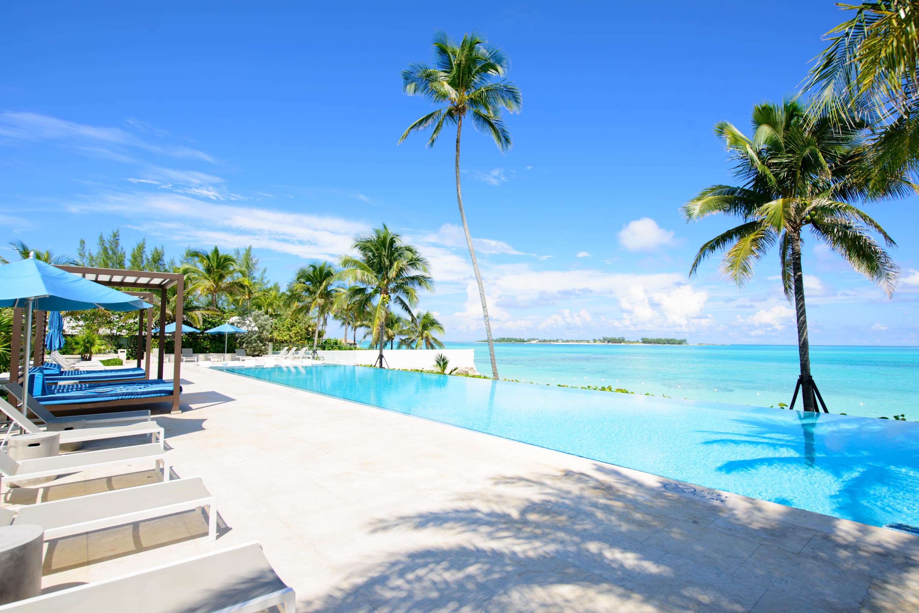 Condo At One Cable Beach With Infinity Pool - Nassau
