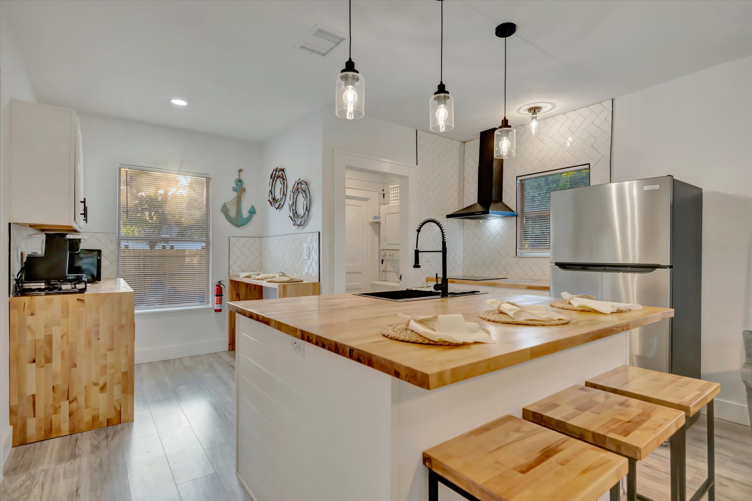 Modern Open Layout 2b | Backyard & Pet Friendly - St. Petersburg, FL