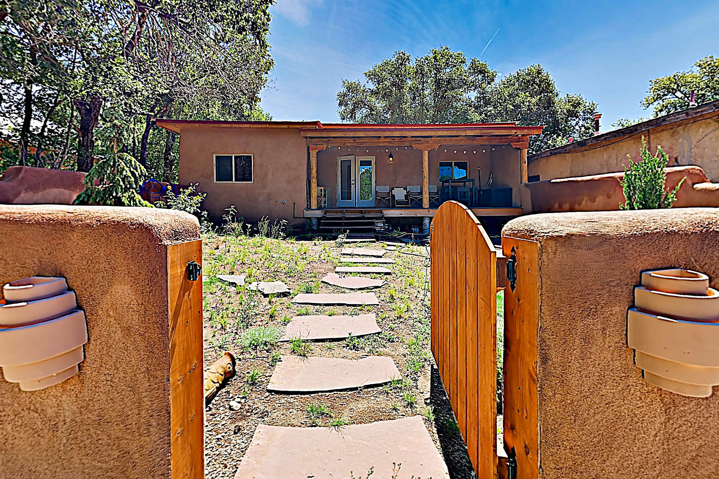 Two Sisters Adobe - Walk To Plaza, Steam Showers - Taos, NM