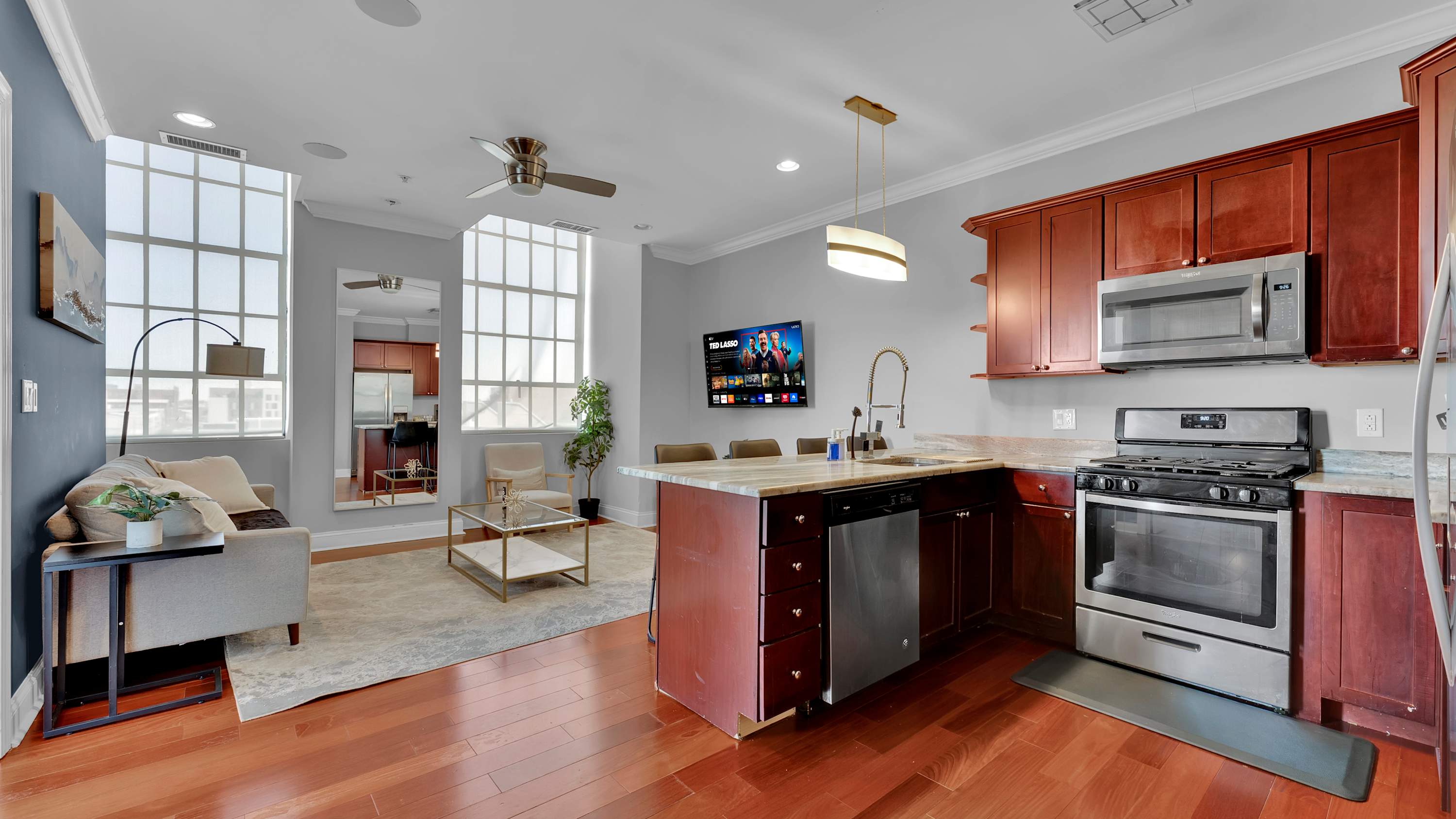 Stylish Urban Retreat With Modern Kitchen And Onsite Gym - Inviting Oasis - Philadelphia, PA