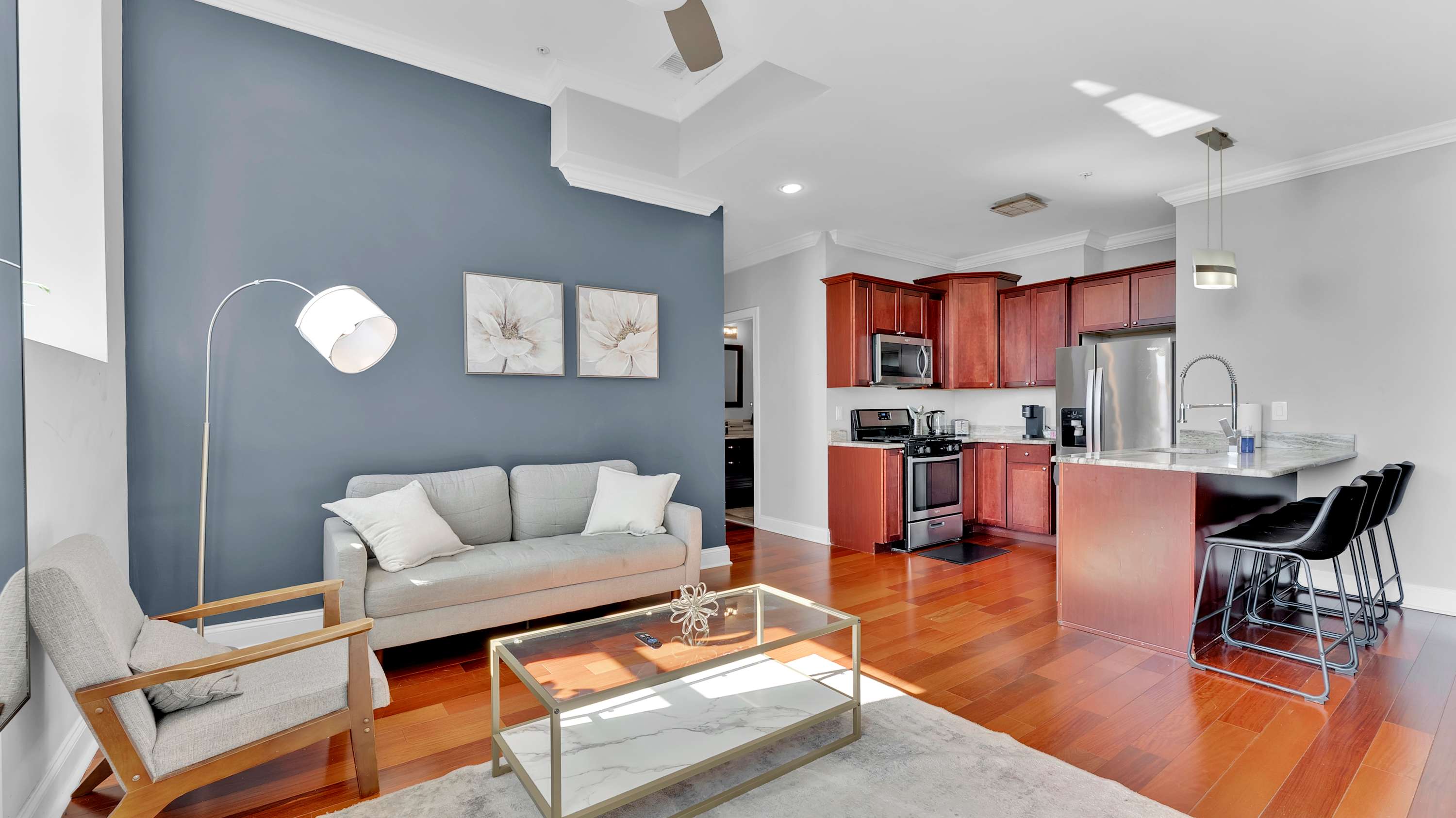 Elegant 2br Retreat Sleeps 4 | Liberty Bell Philly - Philadelphia, PA