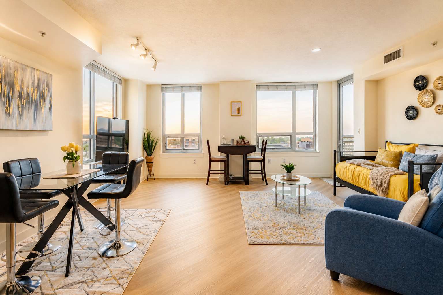 Rooftop Lounge And Gourmet Kitchen - Stylish Corporate Haven - Silver Spring, MD