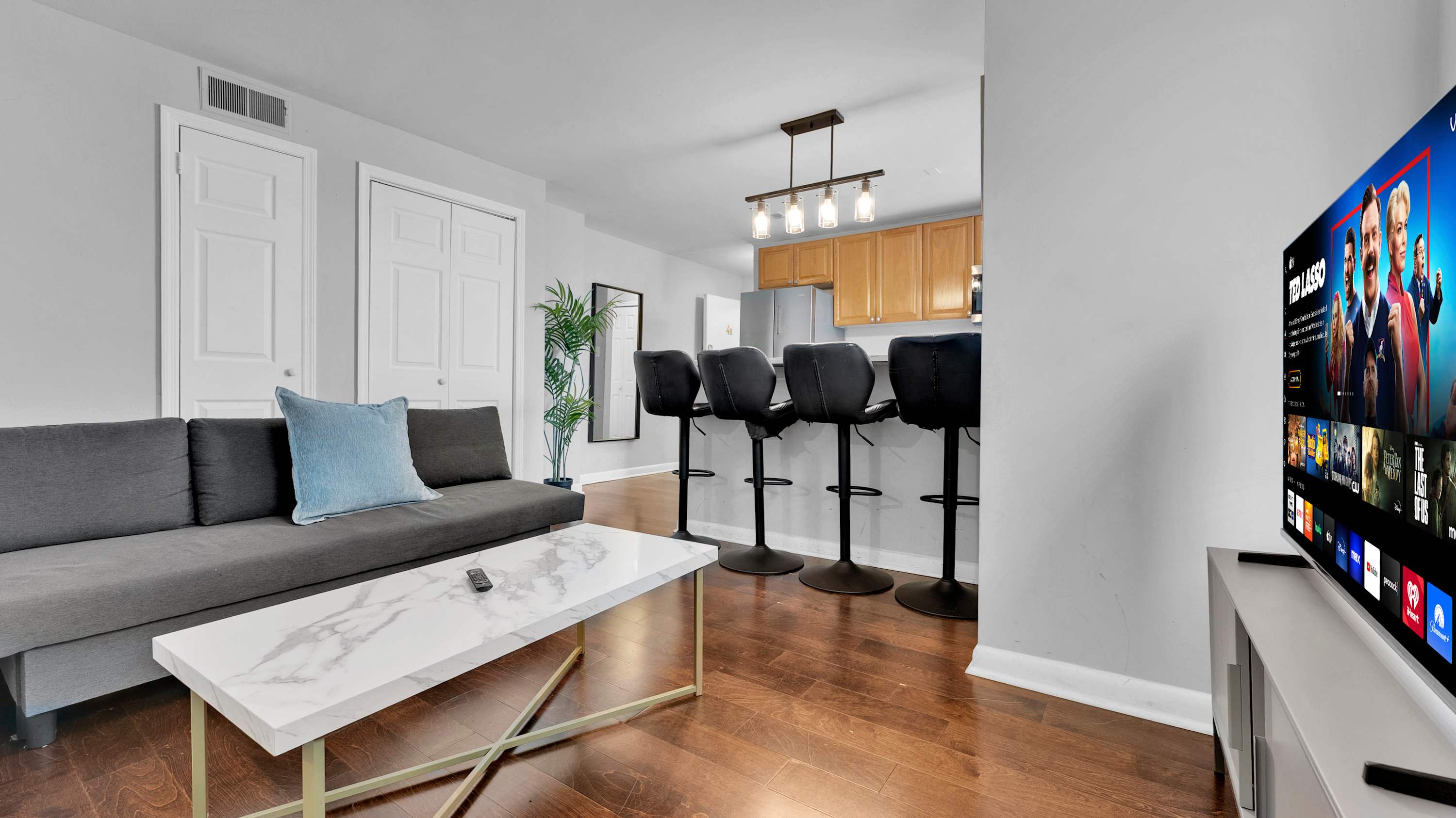 Chic Cozy 1br Sleeps 10 Near Liberty Bell Philly - Philadelphia County, PA