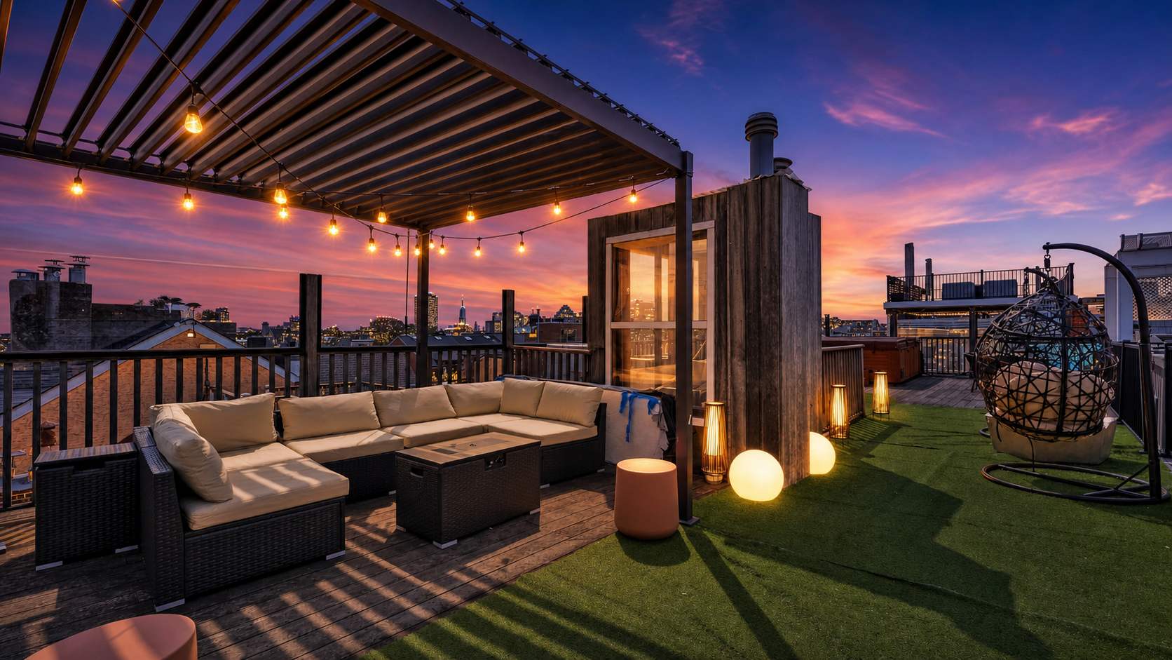 Rooftop Terrace And Gourmet Kitchen - Elegant City Sanctuary - Philadelphia, PA