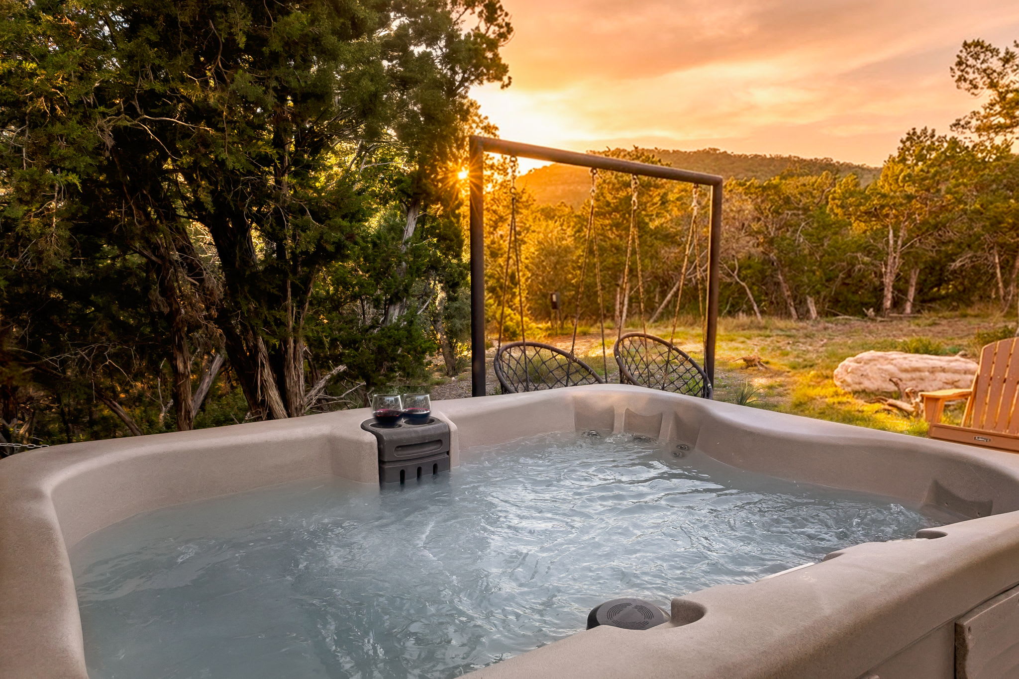 Luxury Yurt Cabin With Hot Tub And Full Kitchen - Enchanting Retreat - Canyon Lake, TX