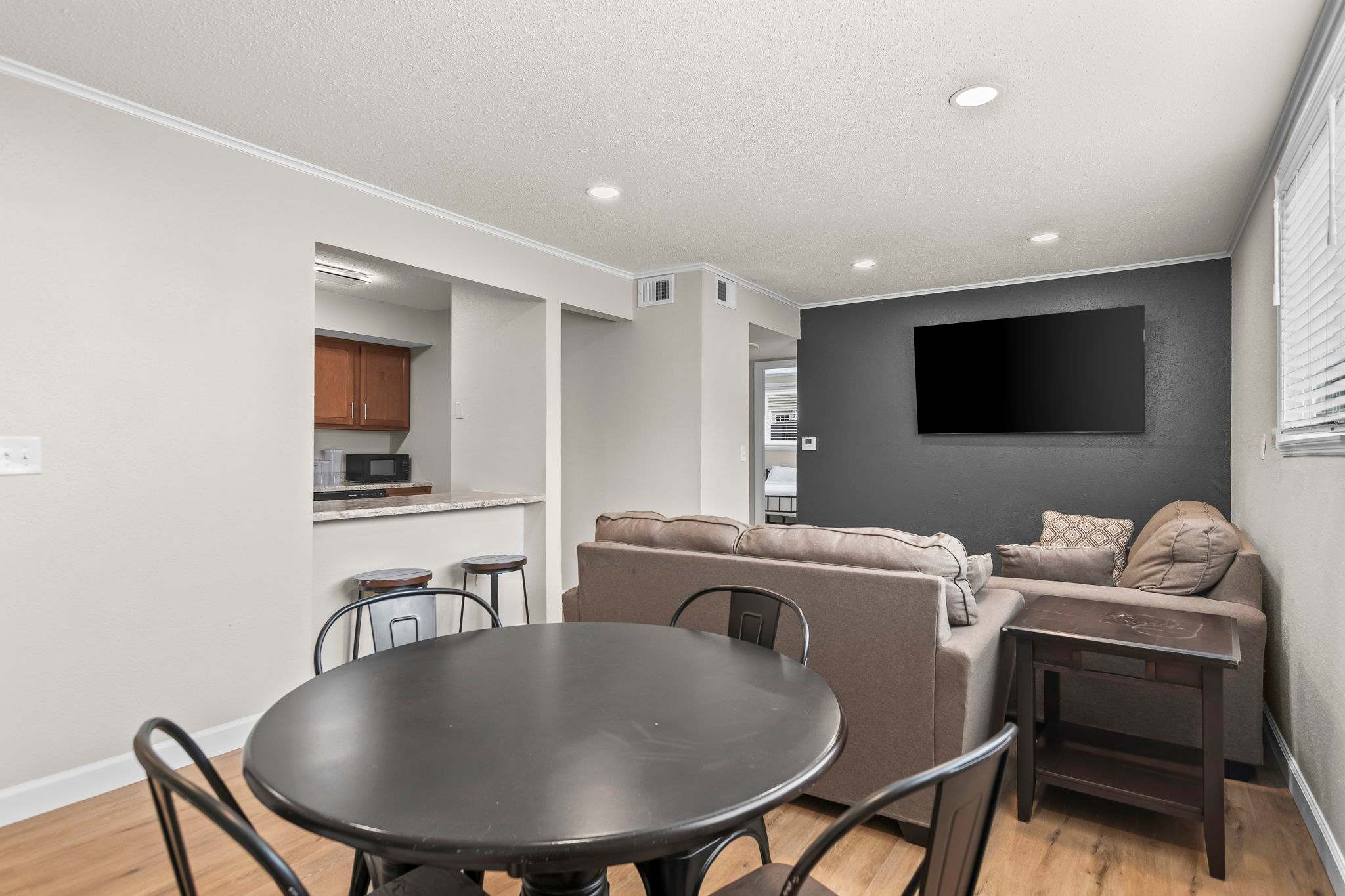 Newly Renovated Unit In Central Spfld! #104 - Springfield, IL