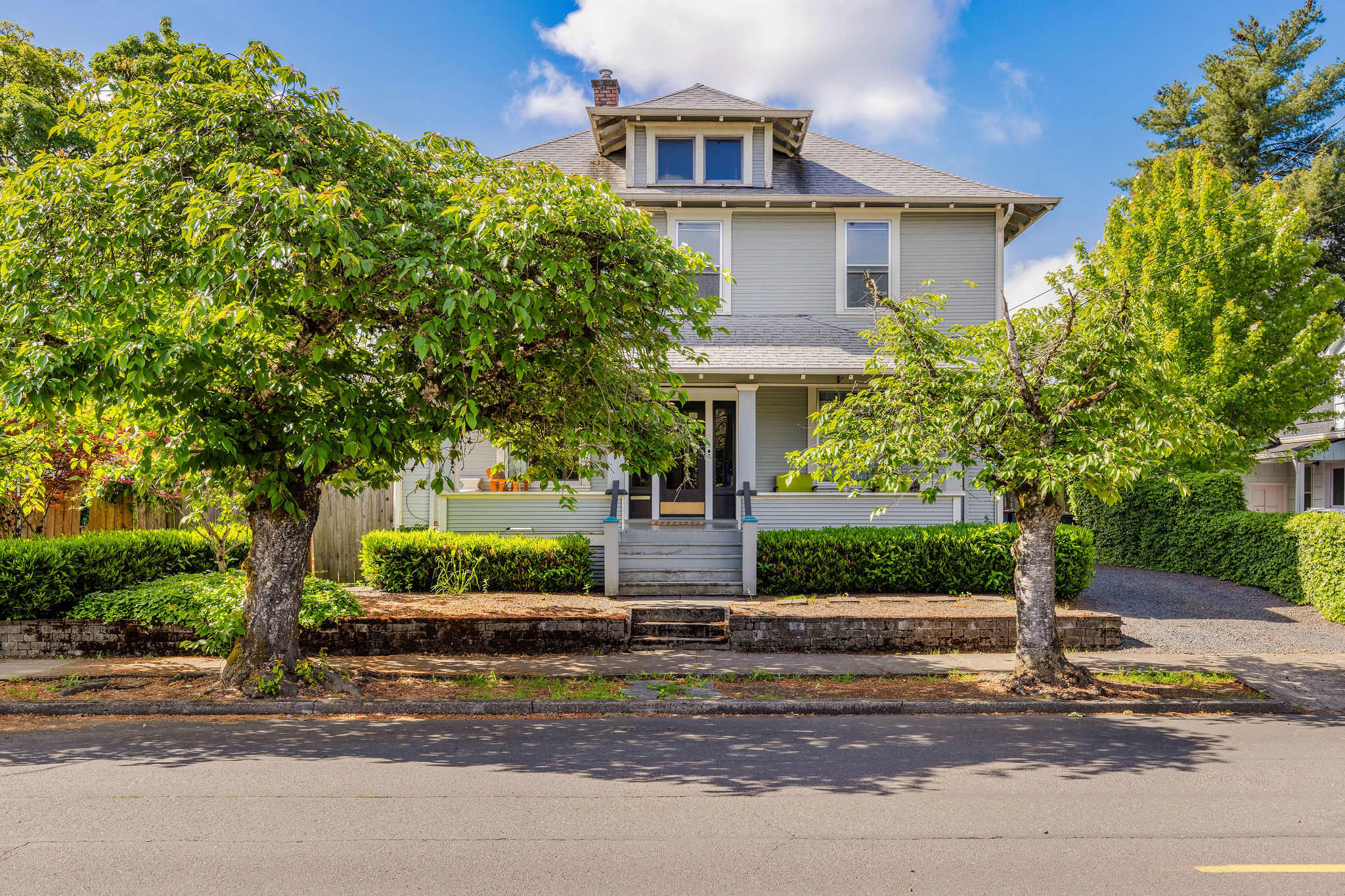 Vino E Vita Historic Pet-friendly Home-ev Charger - McMinnville, OR