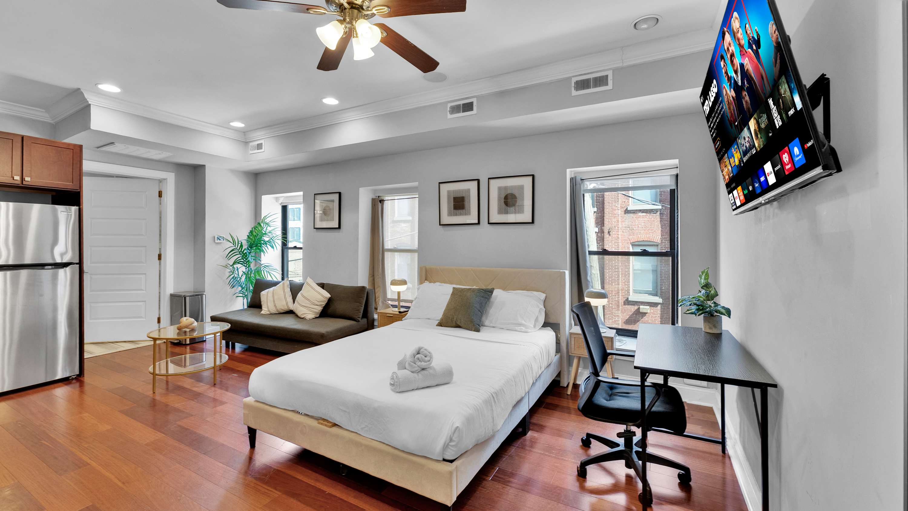 Chic Urban Retreat With Stylish Design - Inviting And Convenient - Philadelphia
